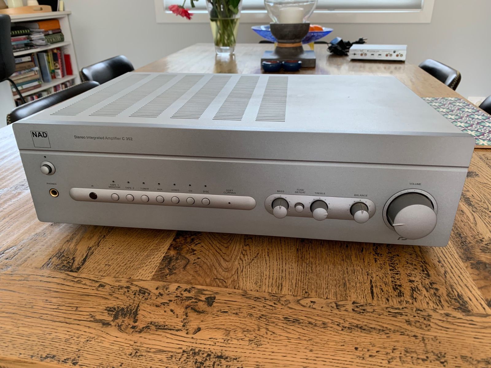 FS: NAD C352 Integrated Amplifier with Cambridge Audio 640P Phono ...