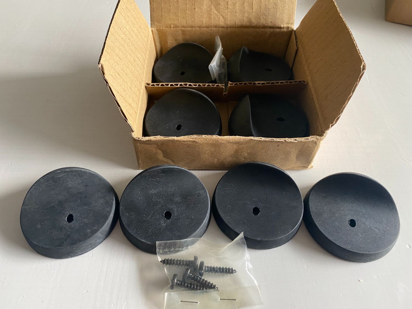 Speakers Hifi studio monitors rubber isolation feet - Hi-Fi and Cinema ...