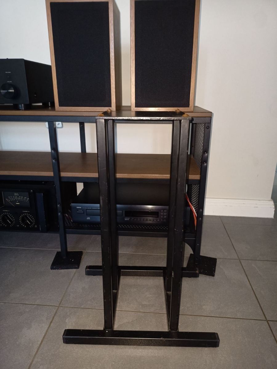 Linn Kan book shelf mini monitor speakers with original stands. Great ...