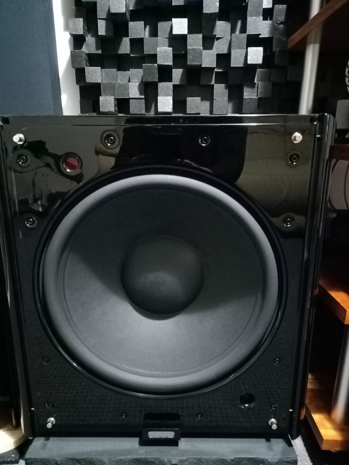 Velodyne DD18 - Stereo, Home Cinema, Headphones Components - StereoNET