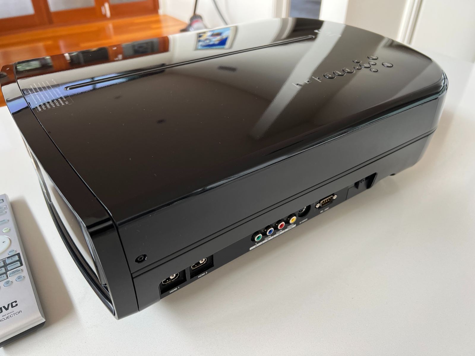 FS: JVC DLA-HD550 Projector & LP Morgan Galleria Projection Screen 100 ...