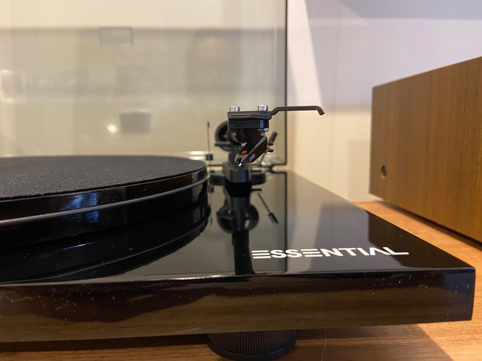 FS: Pro-Ject Essential III Turntable (Piano Black) - Stereo, Home ...