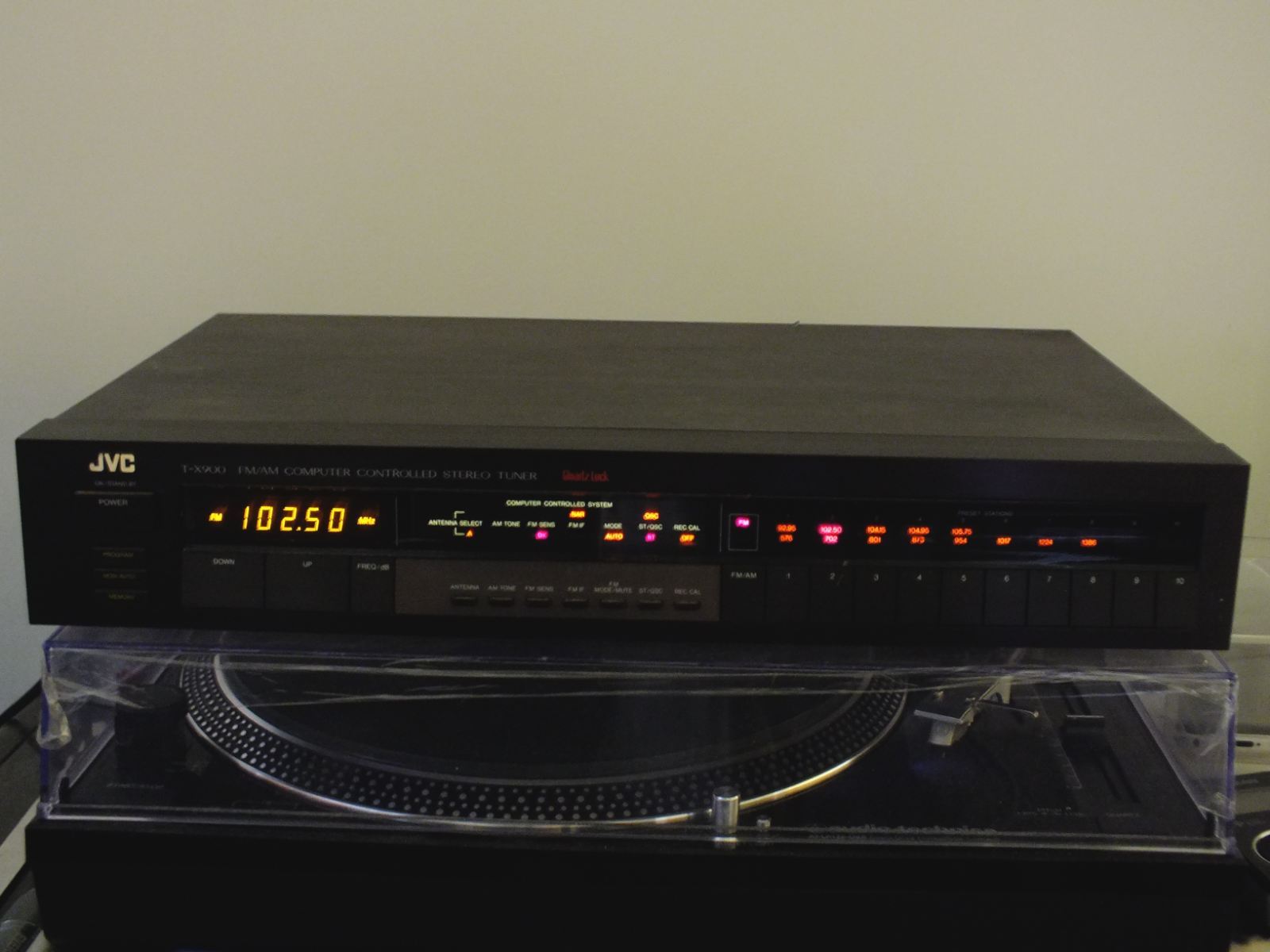 Taken - JVC AM/FM Tuner T-X900 - Pay it Forward | Giveaways - StereoNET