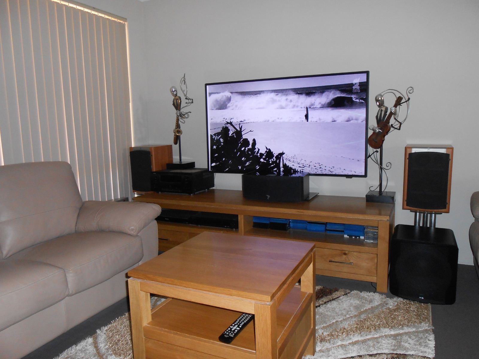 Table top tv stand - Televisions, Projectors & Screens - StereoNET