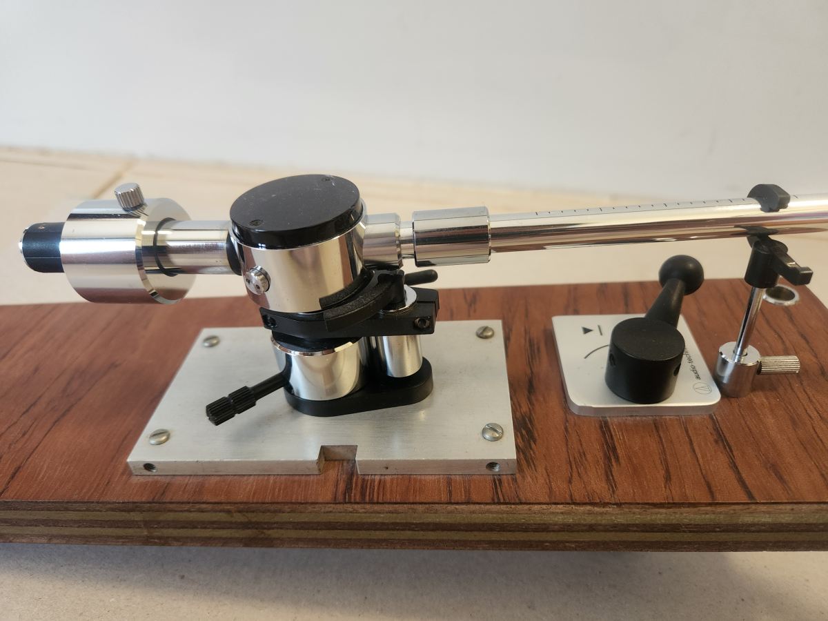 Audio Technica AT-1009 with headshell - Stereo, Home Cinema, Headphones ...