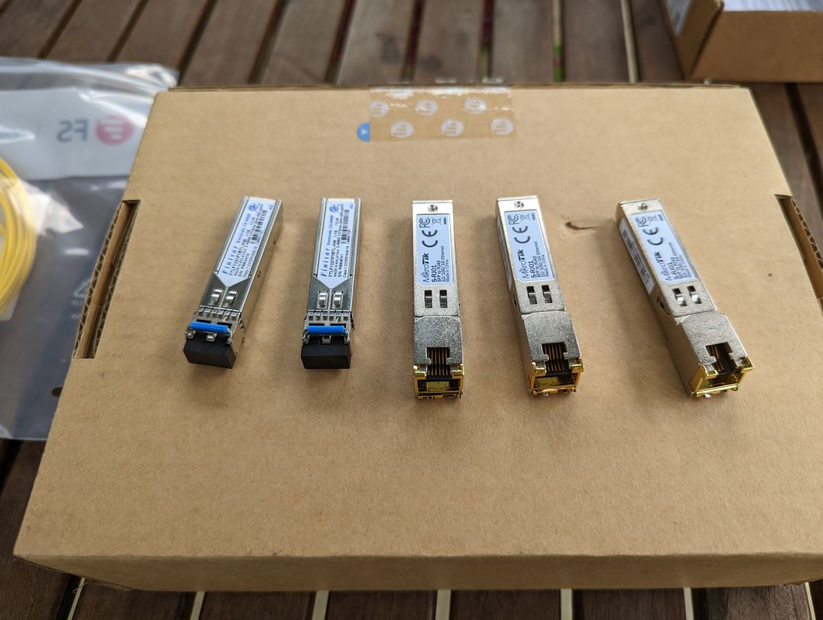 Mikrotik CRS305 4 port Fibre Switch +various SFP+Fibre - Hi-Fi and ...