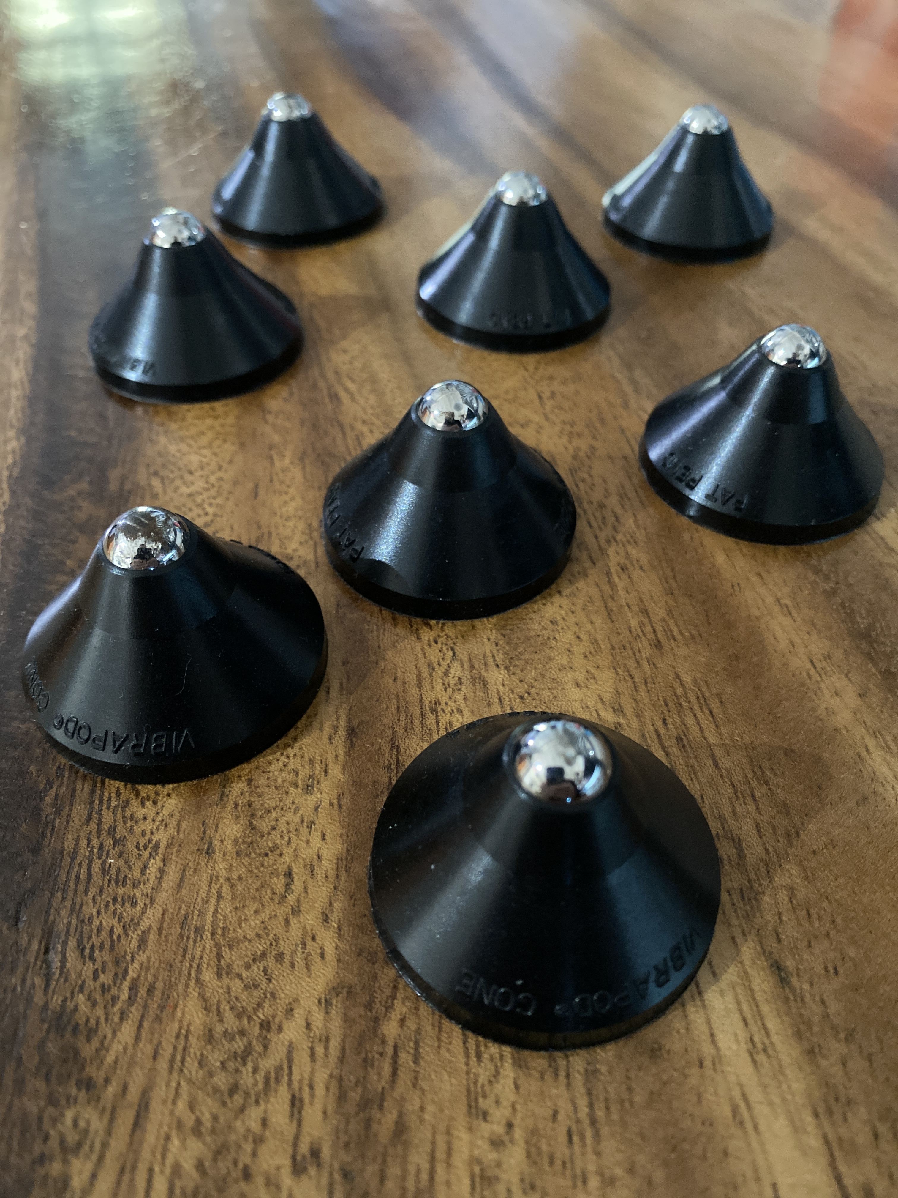 8 x Vibrapod Cones - Hi-Fi and Cinema Cables & Accessories - StereoNET
