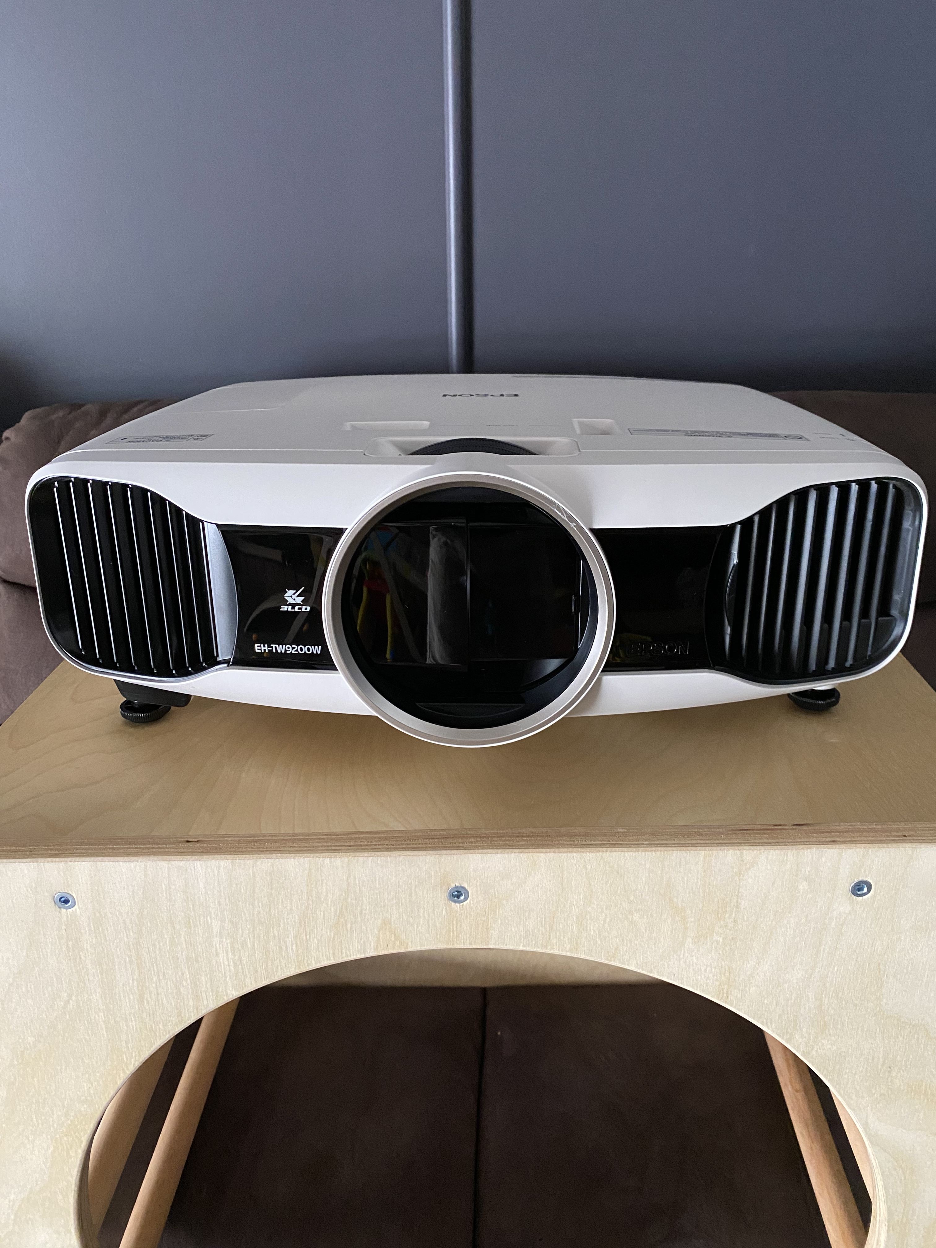 Epson EH-TW9200W 3D HD THX Home Theater Projector + ceiling - Stereo ...