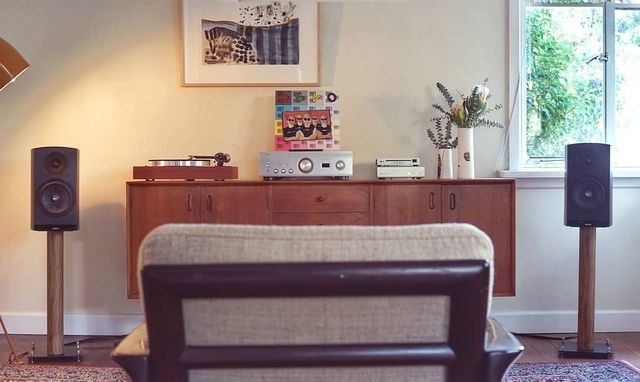 Norstone Stylum 2 speaker stands in Oak colour - Hi-Fi and Cinema ...