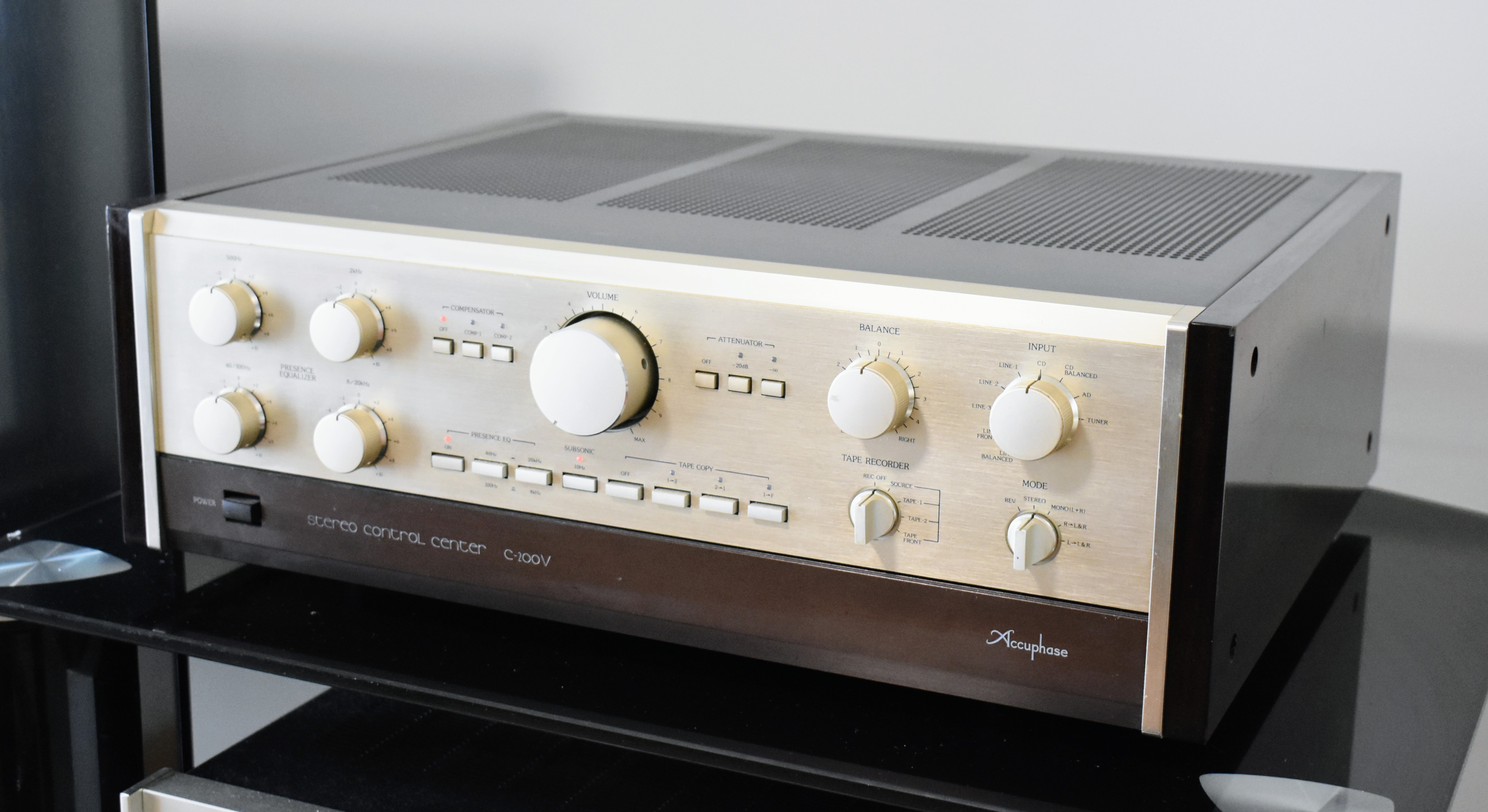 ACCUPHASE C-200V HIGH-END PREAMPLIFIER! - Stereo, Home Cinema ...