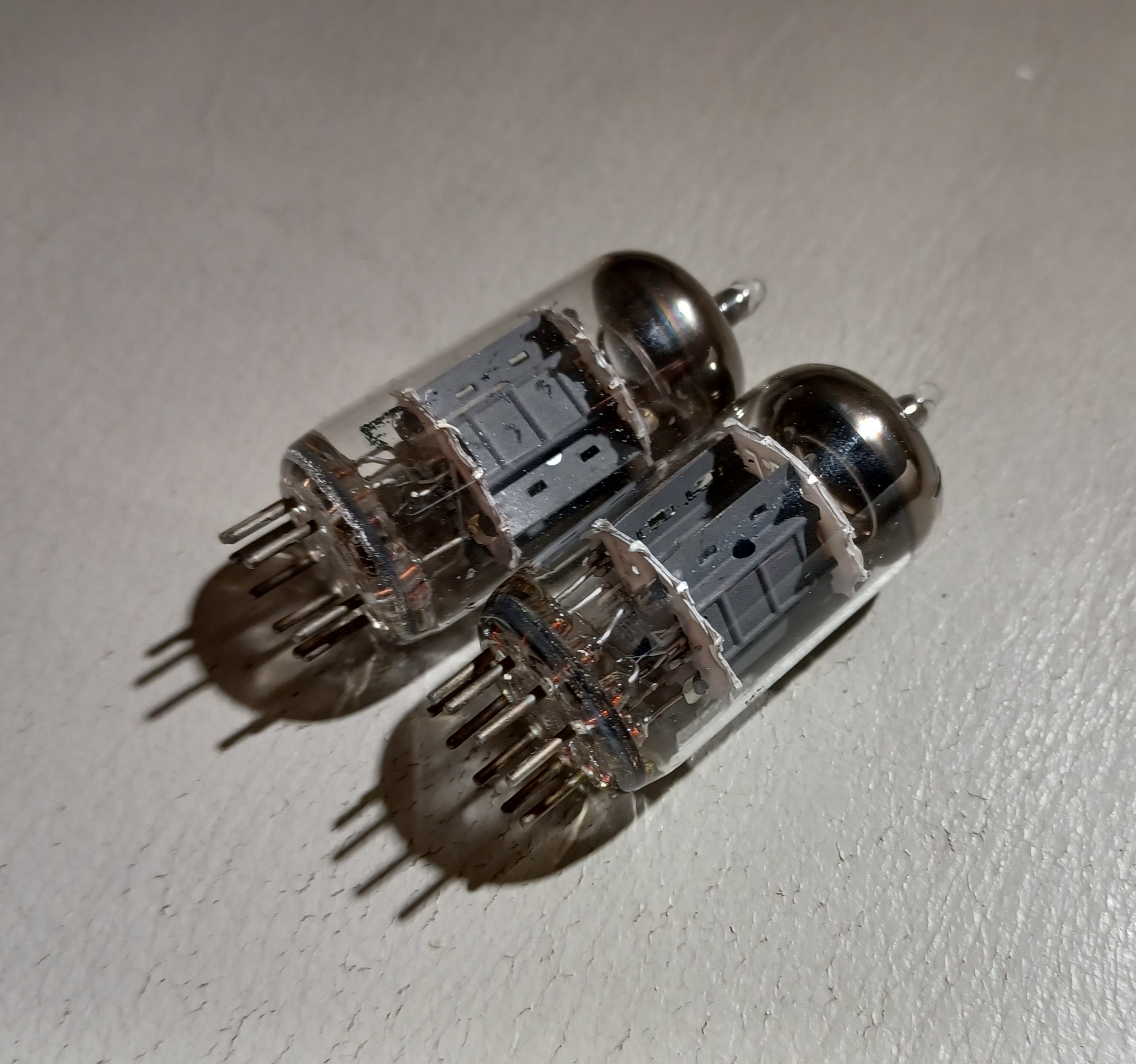 FS: 2 x Philips ECC83 made in Holland Heerlen 12AX7 variant - Hi-Fi and Cinema Cables ...