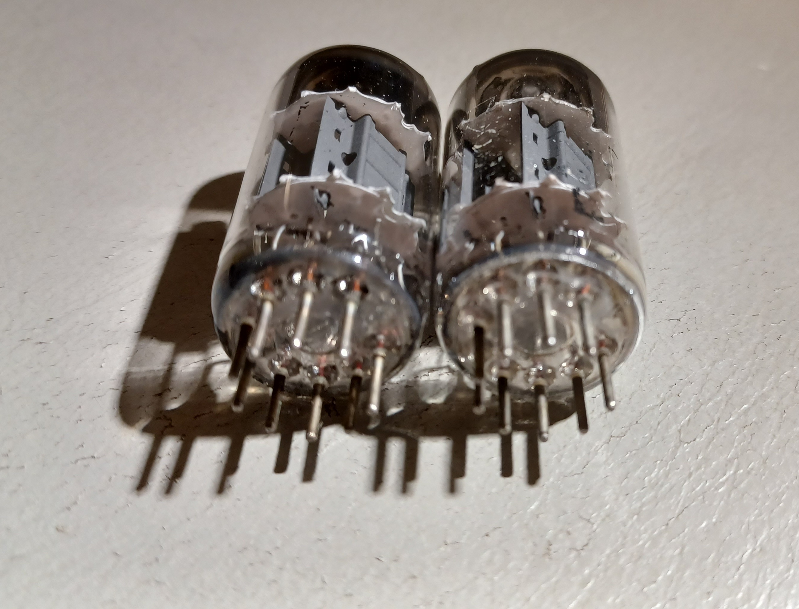 FS: 2 x Philips ECC83 made in Holland Heerlen 12AX7 variant - Hi-Fi and Cinema Cables ...