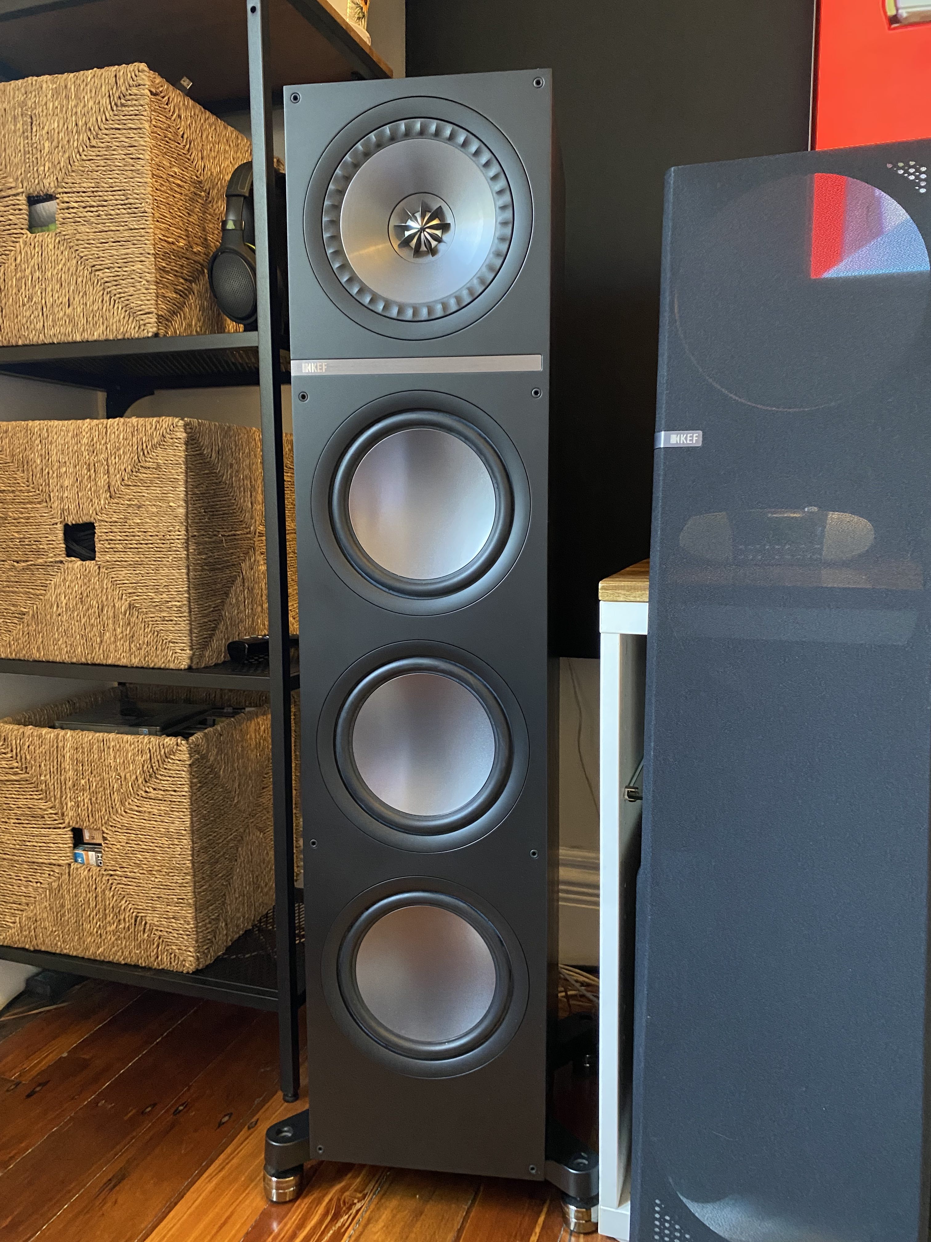 KEF Q900s with isoacoustic feet, 650C & NBs 2m cables - Stereo, Home ...