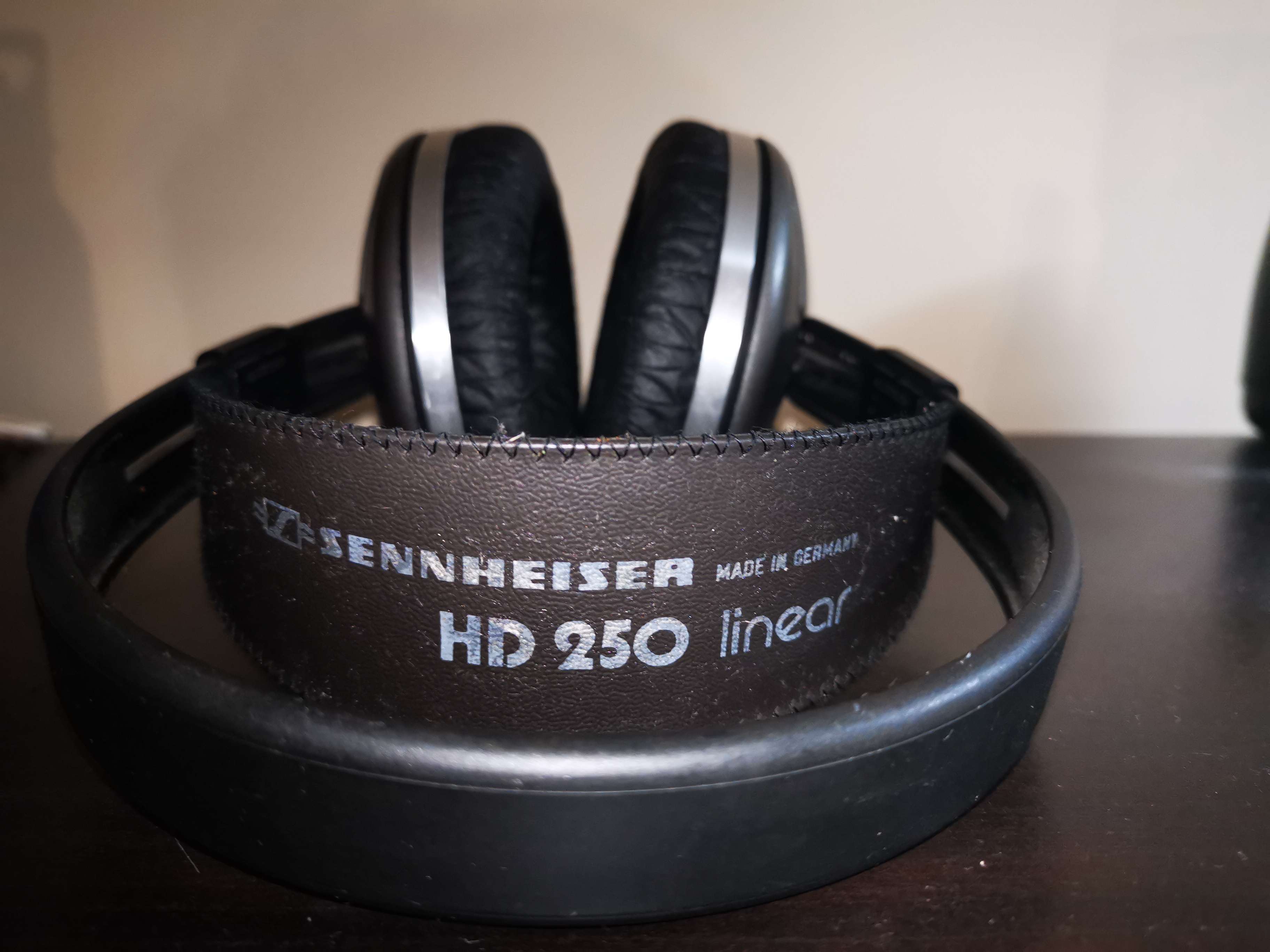 Sennheiser HD250 Linear 1 600ohm - Stereo, Home Cinema, Headphones ...
