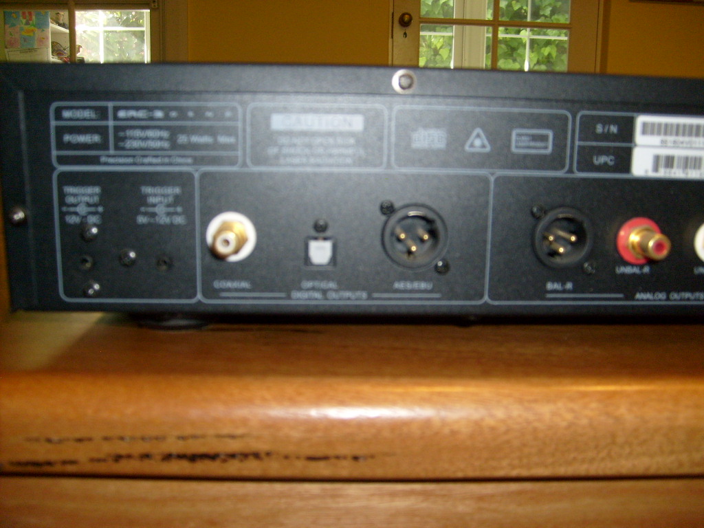 Emotiva ERC-3 Gen 2 CD player / digital transport - Stereo, Home Cinema ...