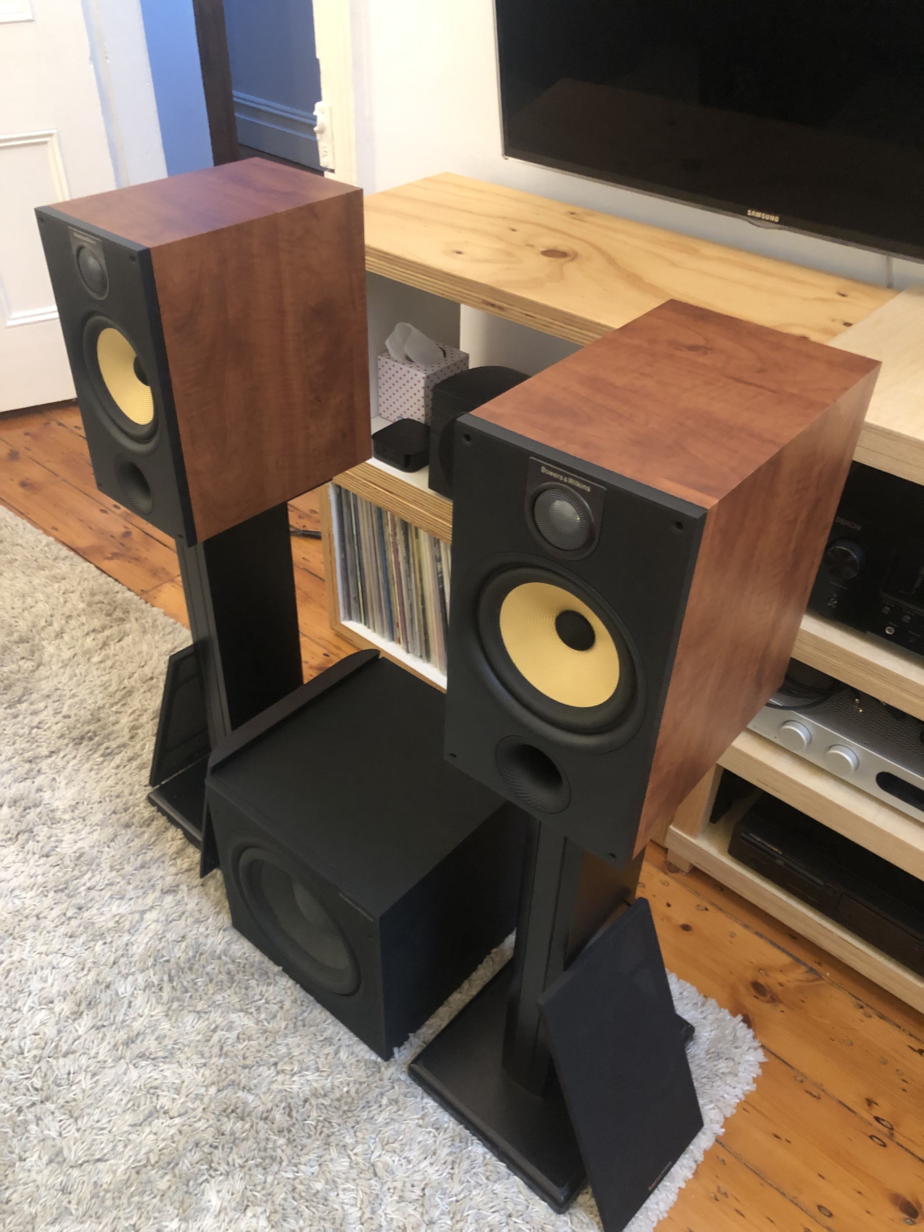 Bowers & Wilkins 685 S2 speakers and Bowers & Wilkins ASW610 - Stereo ...