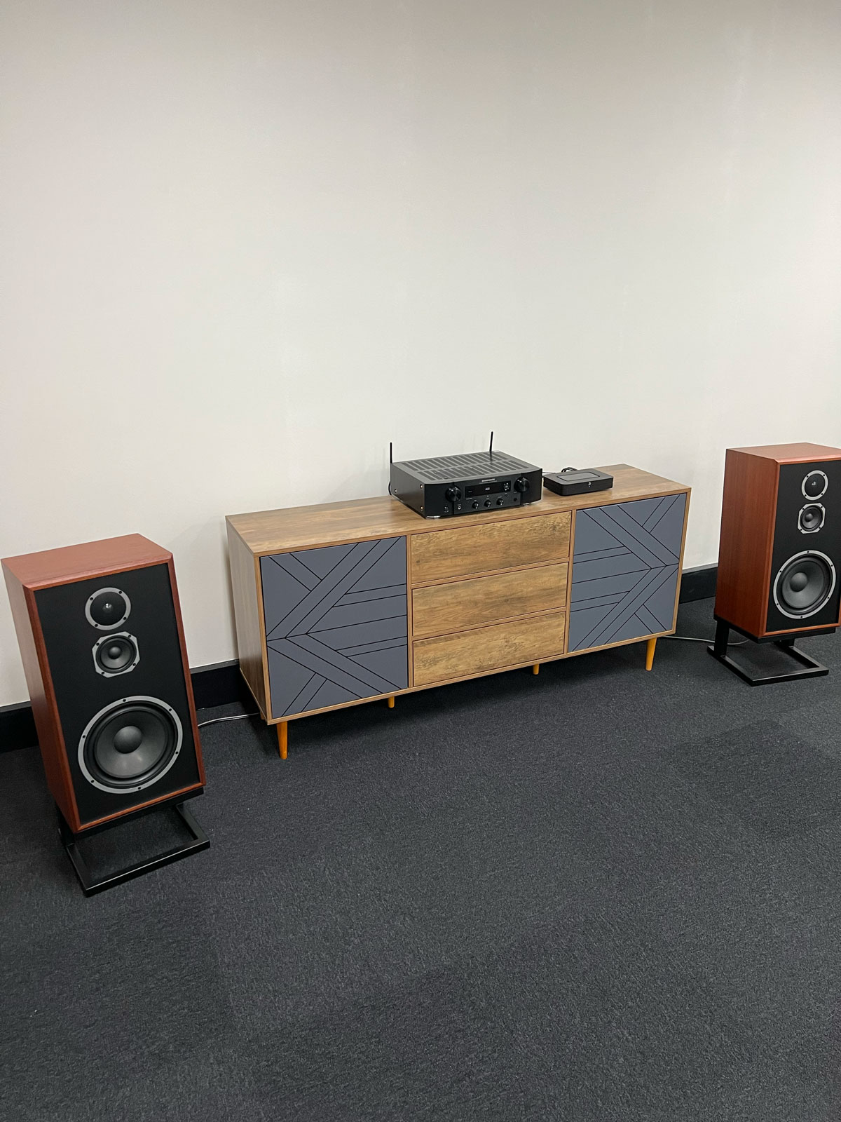 KLH Model 5 Speakers Mahogany - Commercial Classifieds - StereoNET