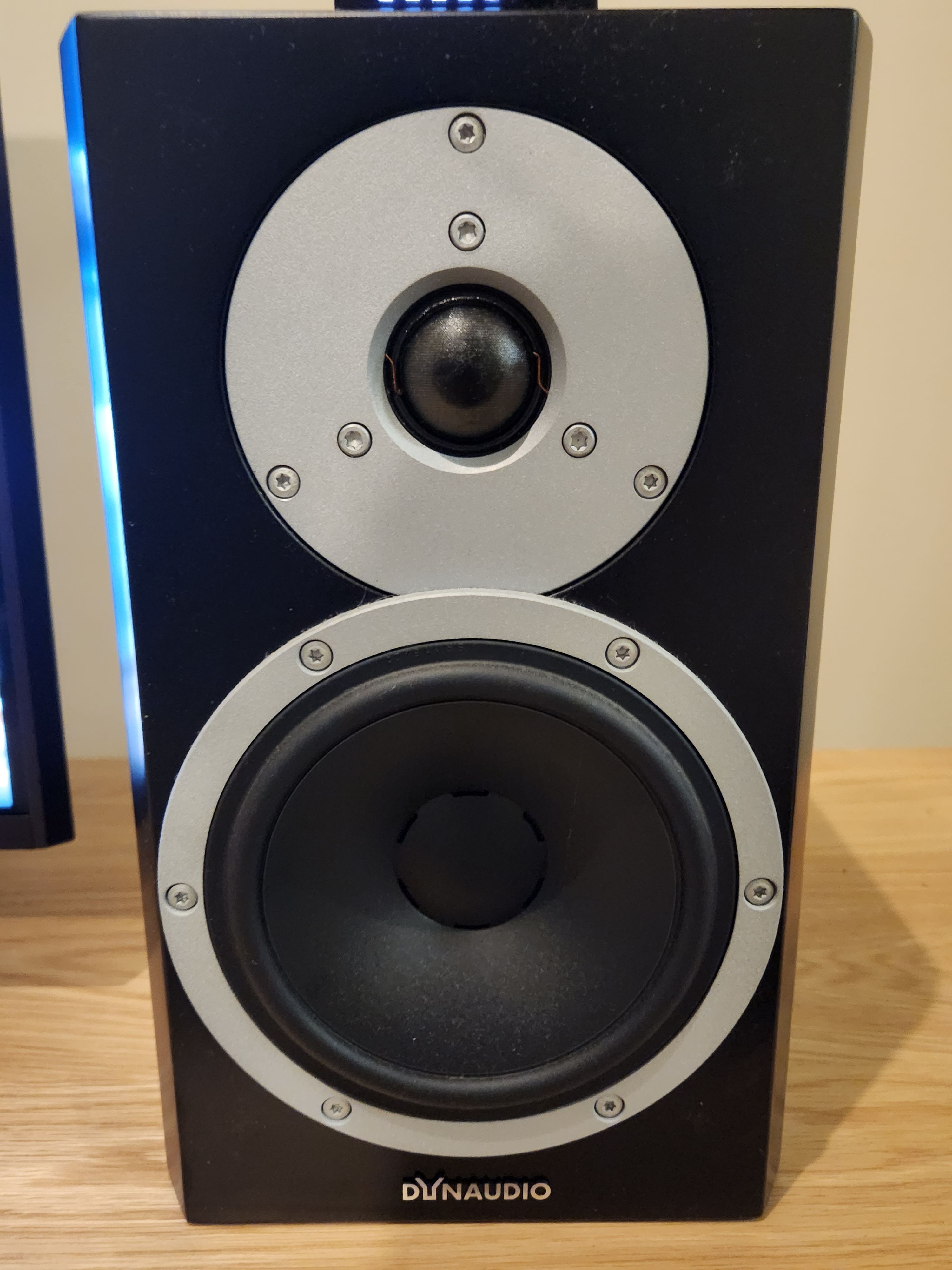 Dynaudio, Xeo 4, Bookshelf active wireless speakers - Stereo, Home ...
