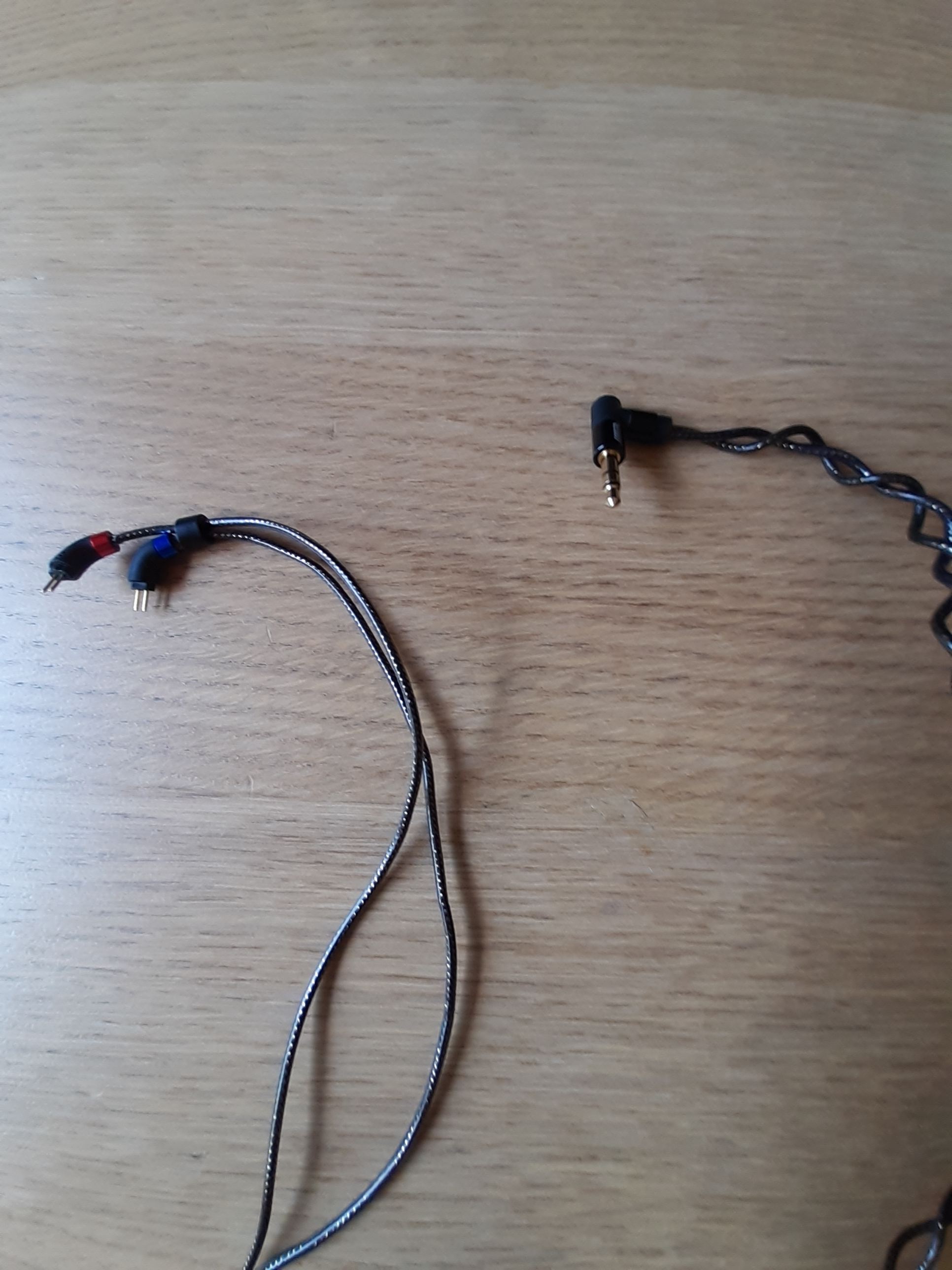 Various Iem Cables - Hi-Fi and Cinema Cables & Accessories - StereoNET