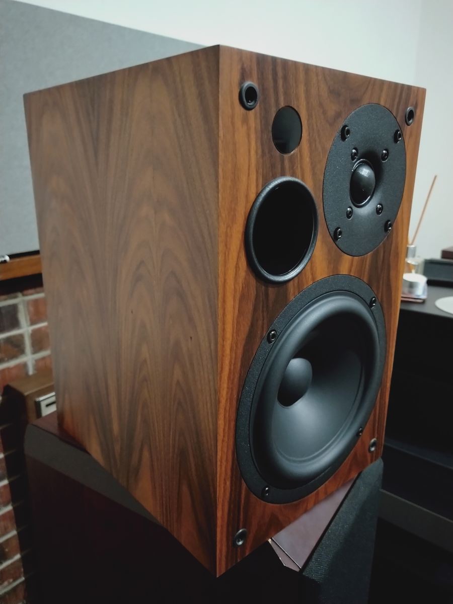 AVI DM10 Speakers & Subwoofer - Stereo, Home Cinema, Headphones ...