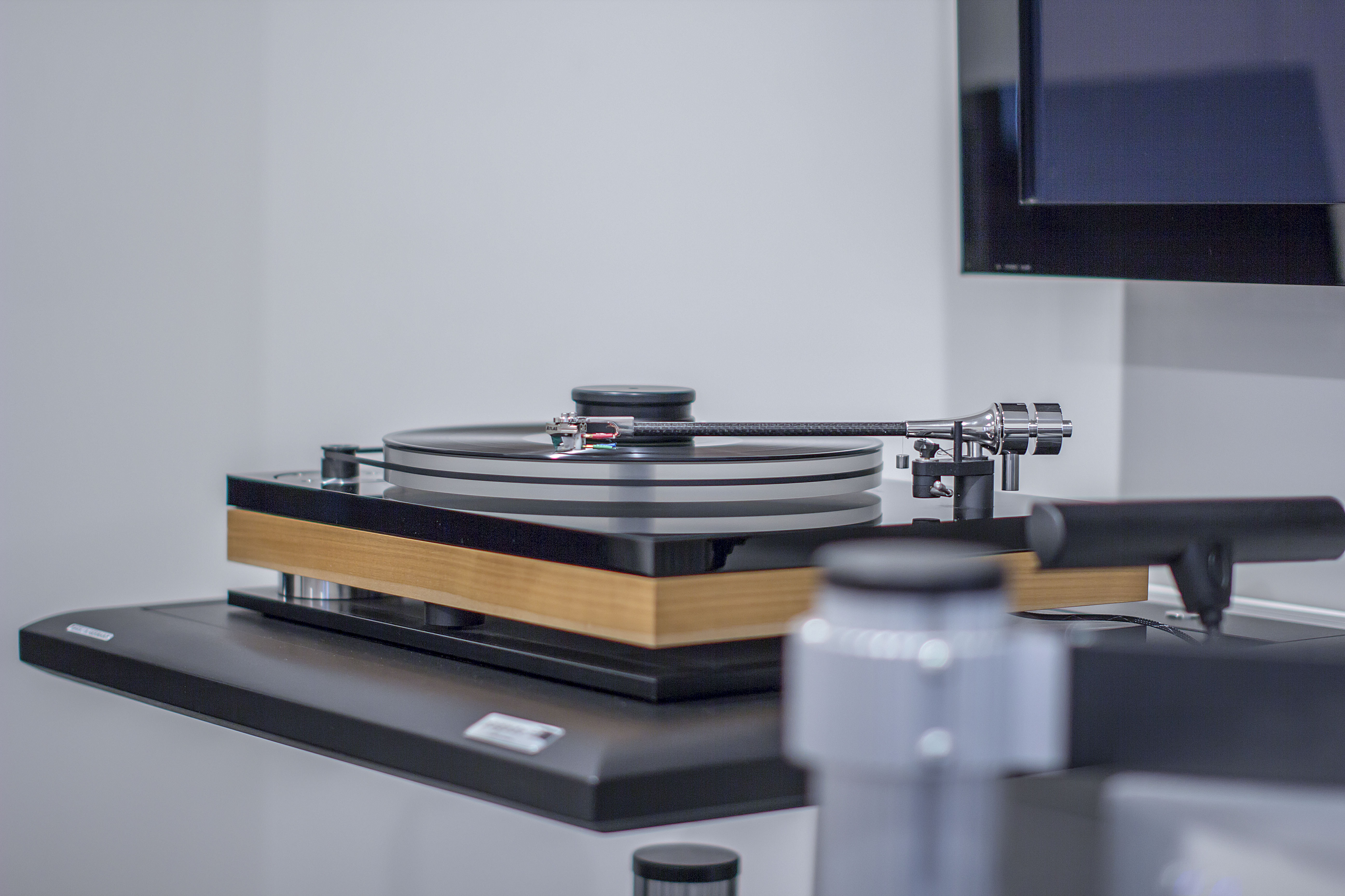 Finite Elemente Pagode Signature Wall Turntable Shelf Rack - Hi-Fi and ...