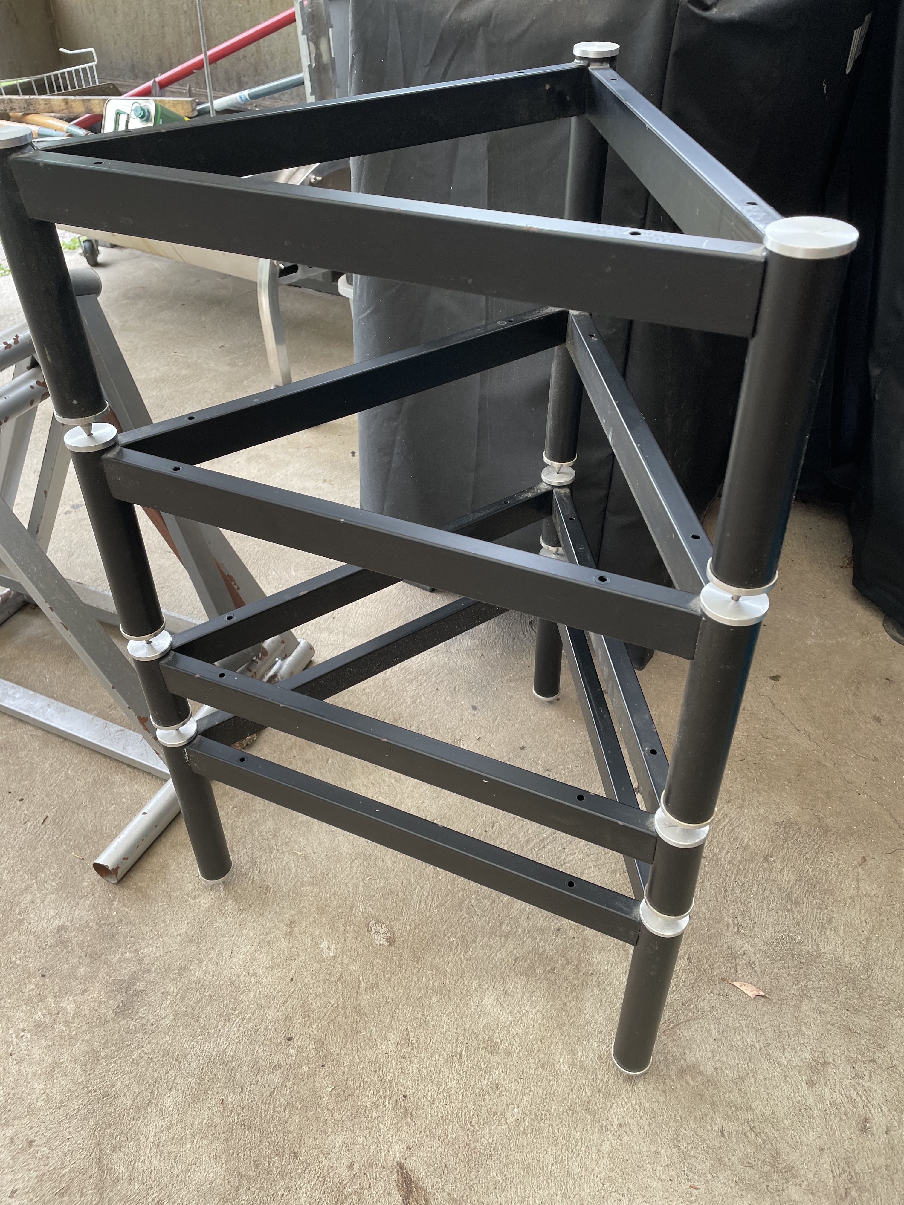 Lovan Hifi Racks - Hi-Fi and Cinema Cables & Accessories - StereoNET