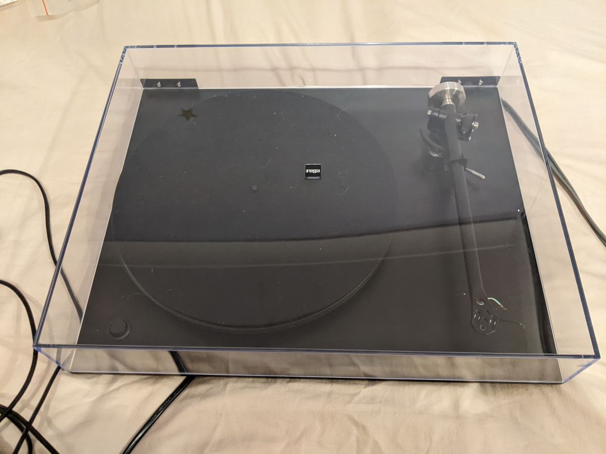 Rega Planar 3 Turntable - P3 w RB 330 Tone-arm & Shure M111E - Stereo ...
