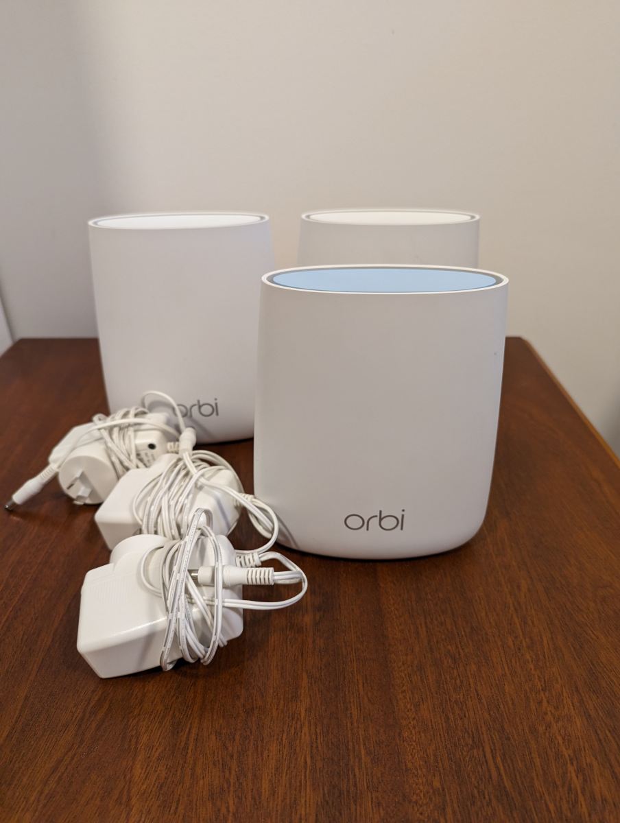 Sold Elsewhere -Netgear Orbi RBR20 Router. Base + satellite ...