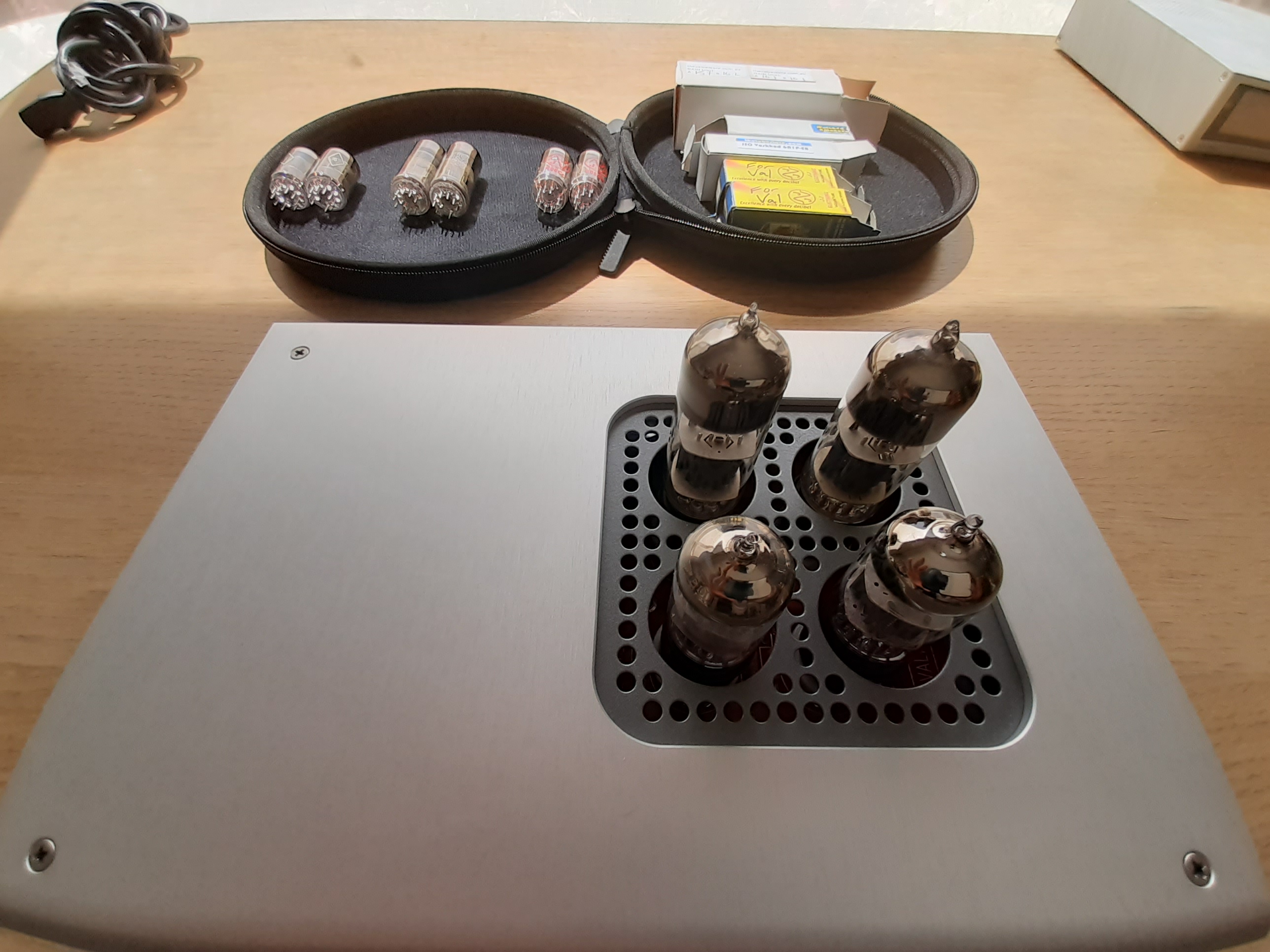 Schiit Valhalla 2 - OTL Headphone Amplifier - Stereo, Home Cinema ...