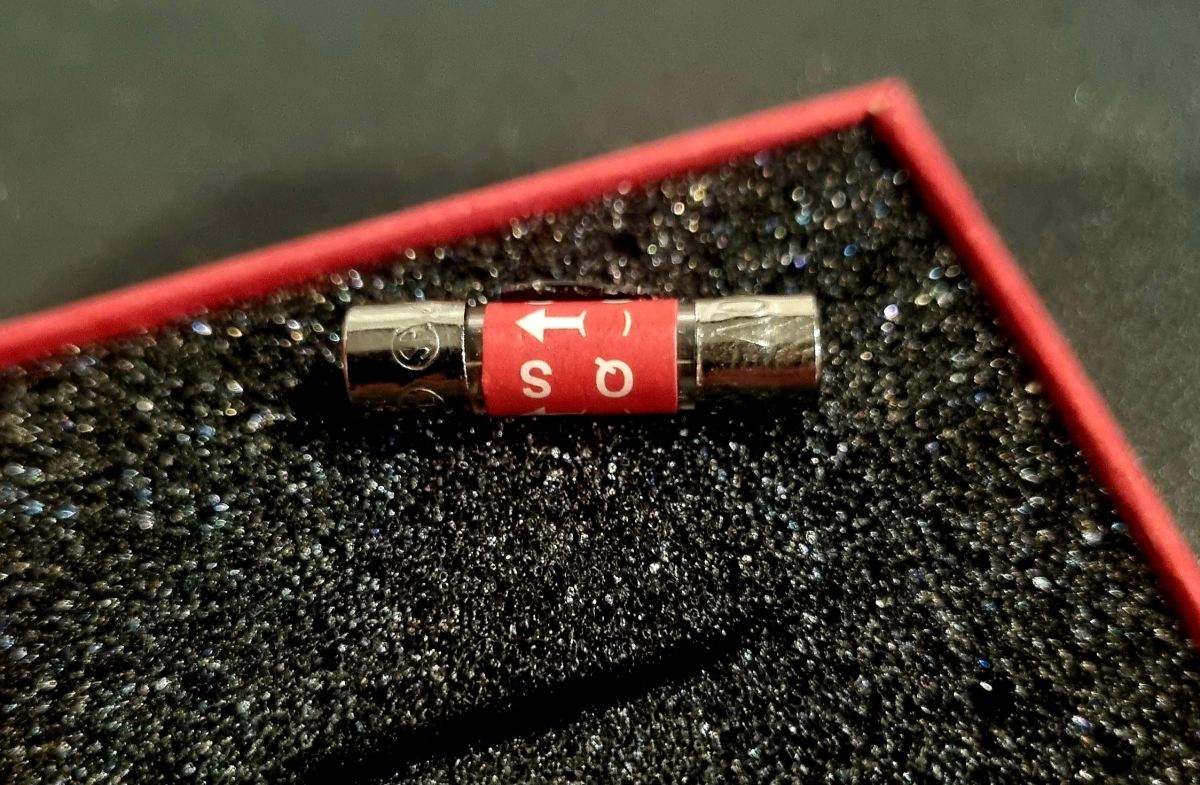 QSA QUANTUM SCIENCE AUDIO FUSE "RED" - Hi-Fi and Cinema Cables ...