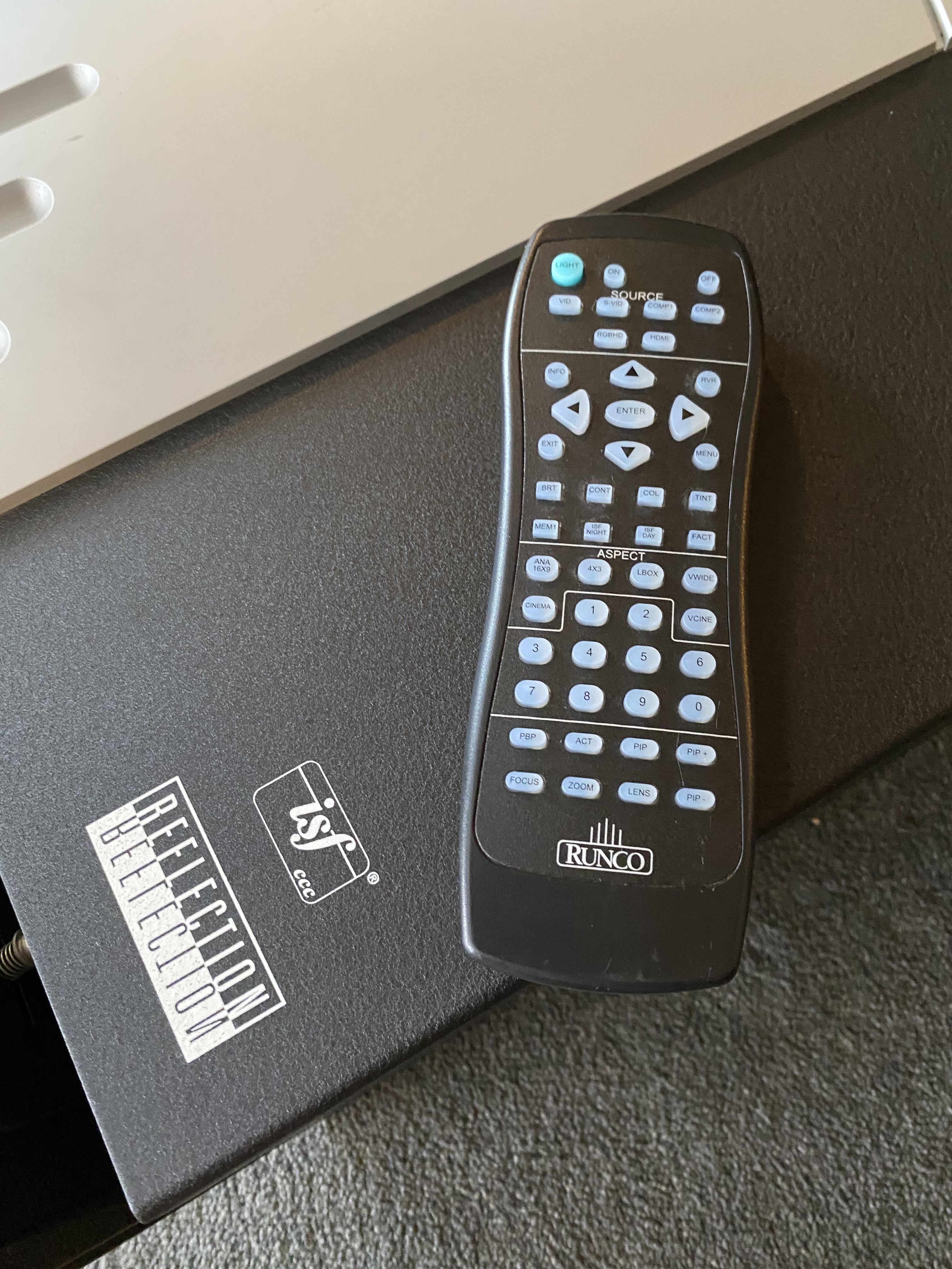 Runco Reflection RS-1100 projector - Stereo, Home Cinema, Headphones ...