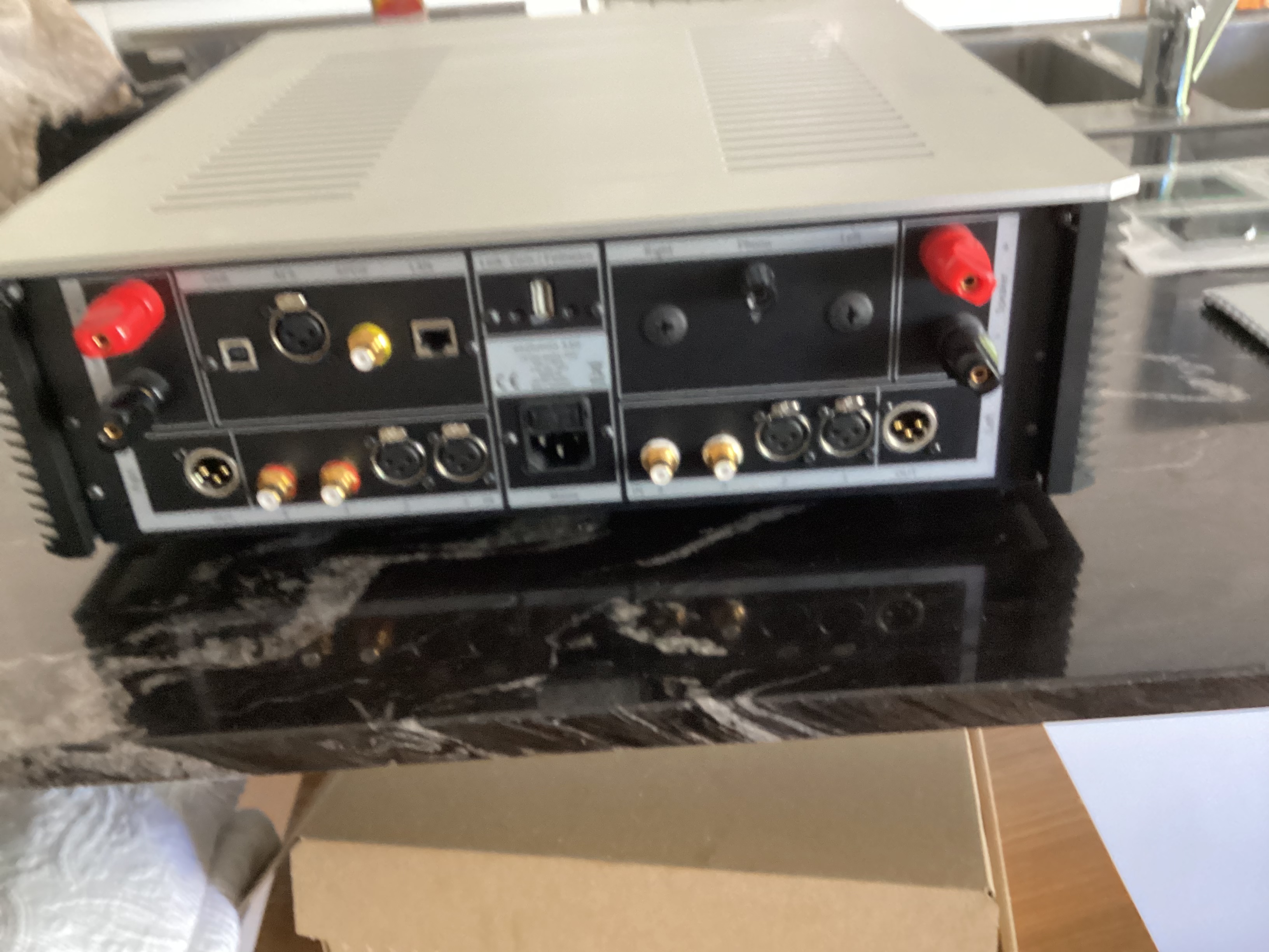 Swiss made Soulution 330i integrated amp with onboard dac - Stereo ...