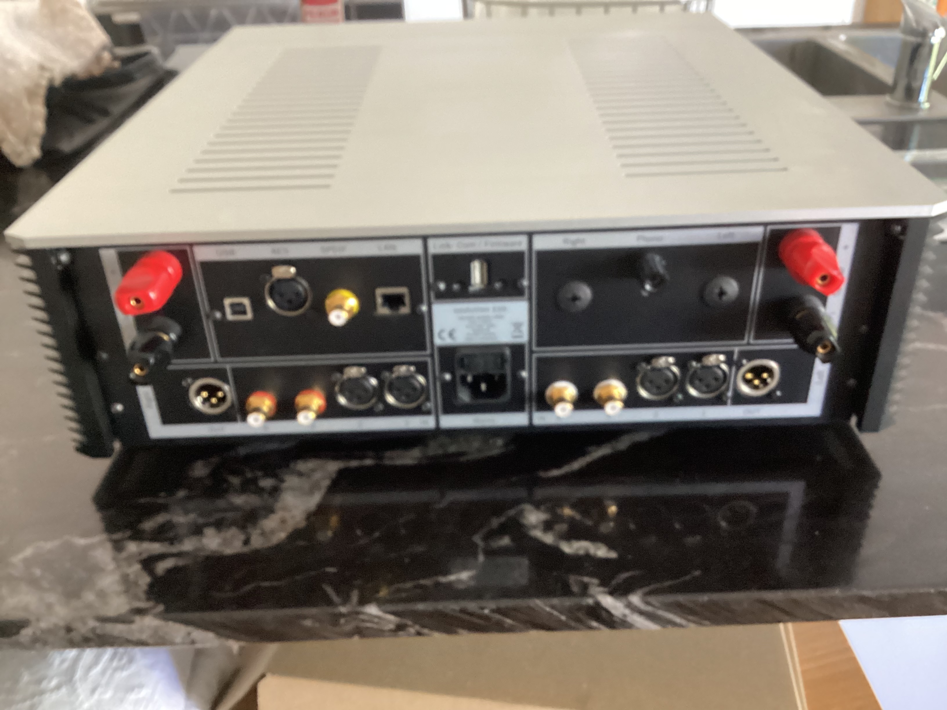 Swiss made Soulution 330i integrated amp with onboard dac - Stereo ...