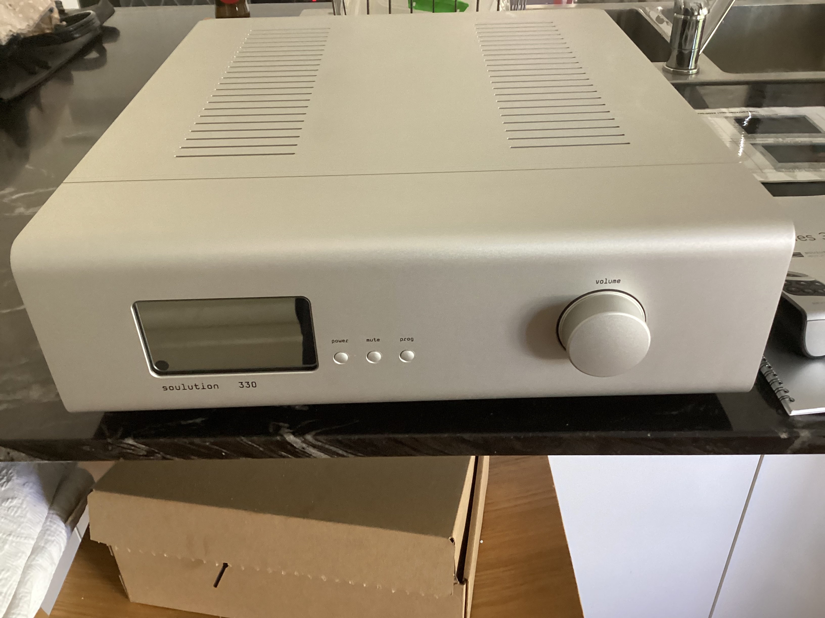 Swiss made Soulution 330i integrated amp with onboard dac - Stereo ...