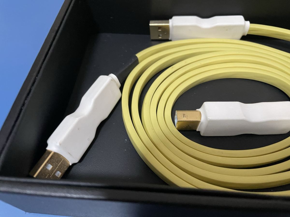 LH Labs Lightspeed 2G Dual Head USB Cable 1M - Hi-Fi and Cinema Cables ...