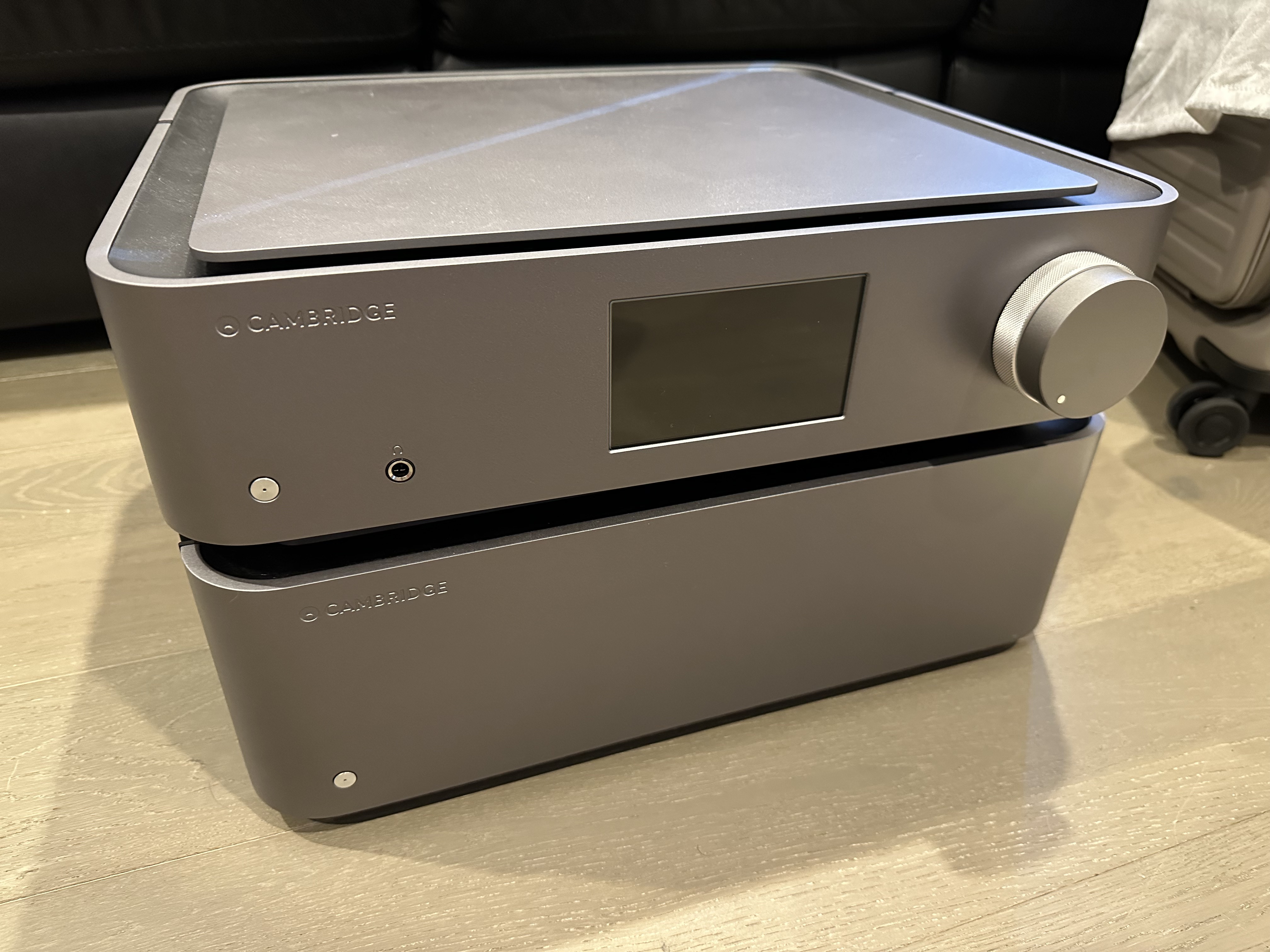 Cambridge Edge NQ preamp & network player + Edge W power amp - Stereo ...