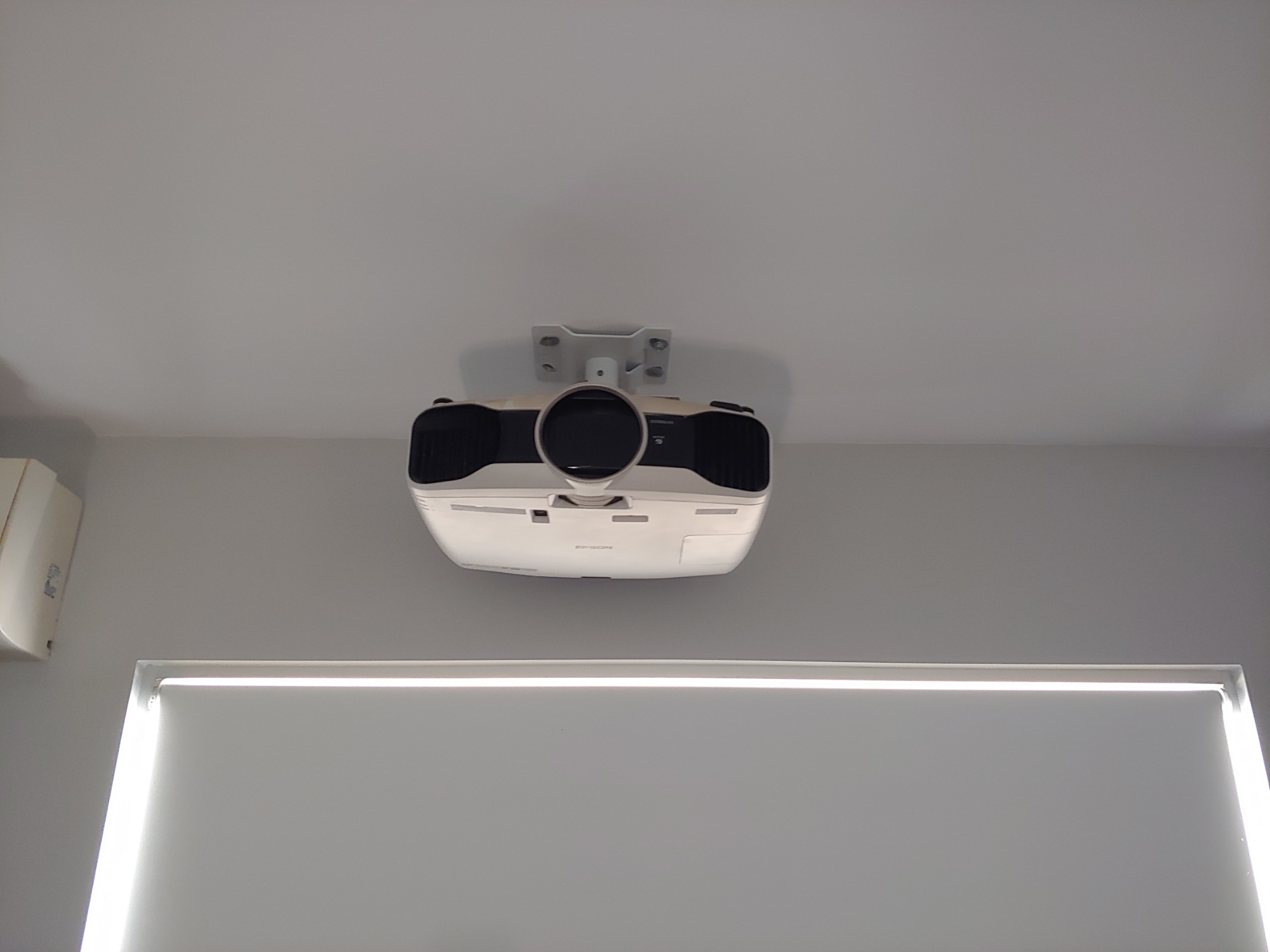 Epson EH-TW8200 HD 3D PROJECTOR LIKE NEW INC CEILING MOUNT |﻿ Stereo ...