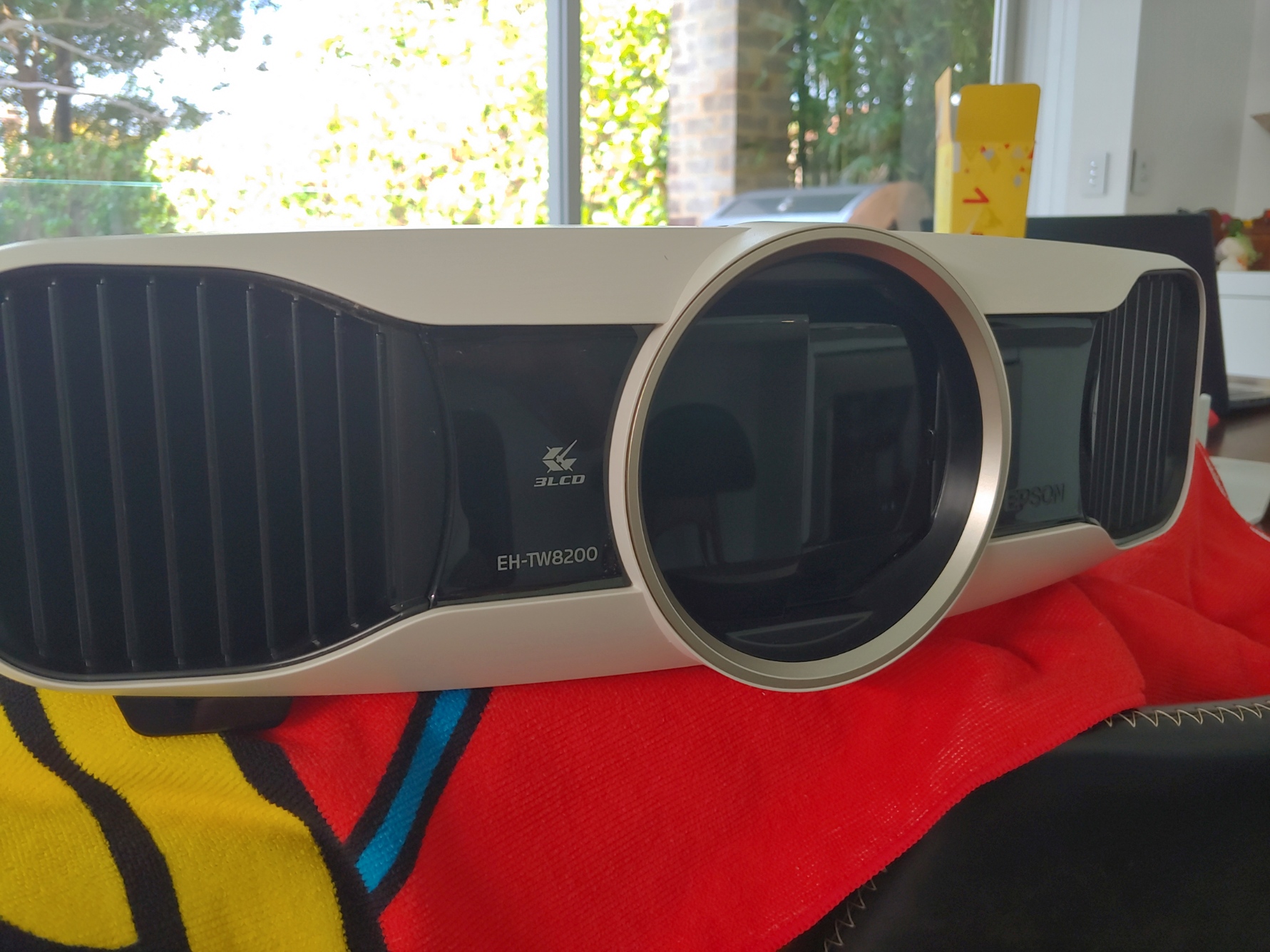 Epson EH-TW8200 HD 3D PROJECTOR LIKE NEW INC CEILING MOUNT - Stereo ...