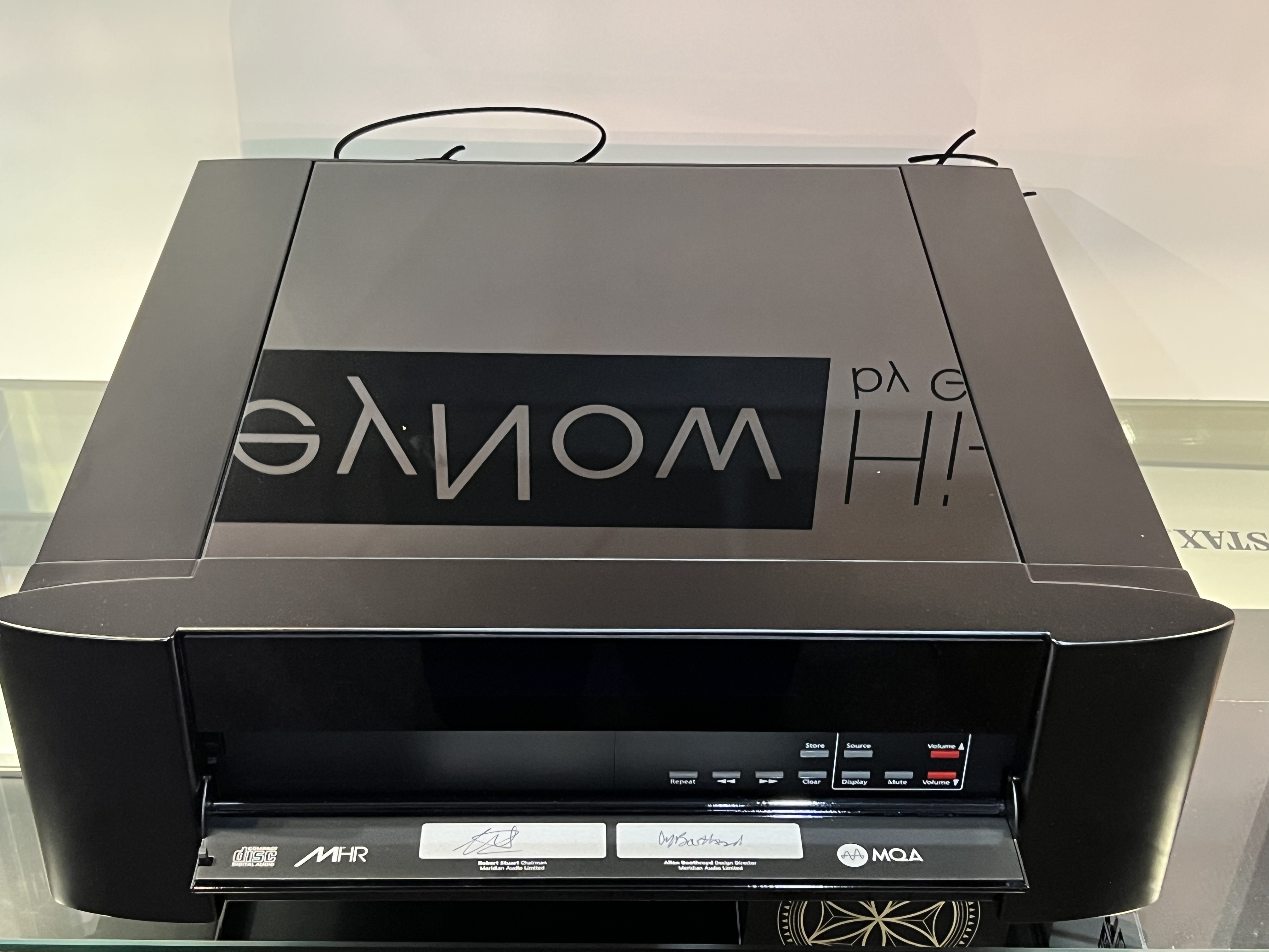 Meridian 808v6 reference pre-amp/ cd player /dac/ - Commercial ...