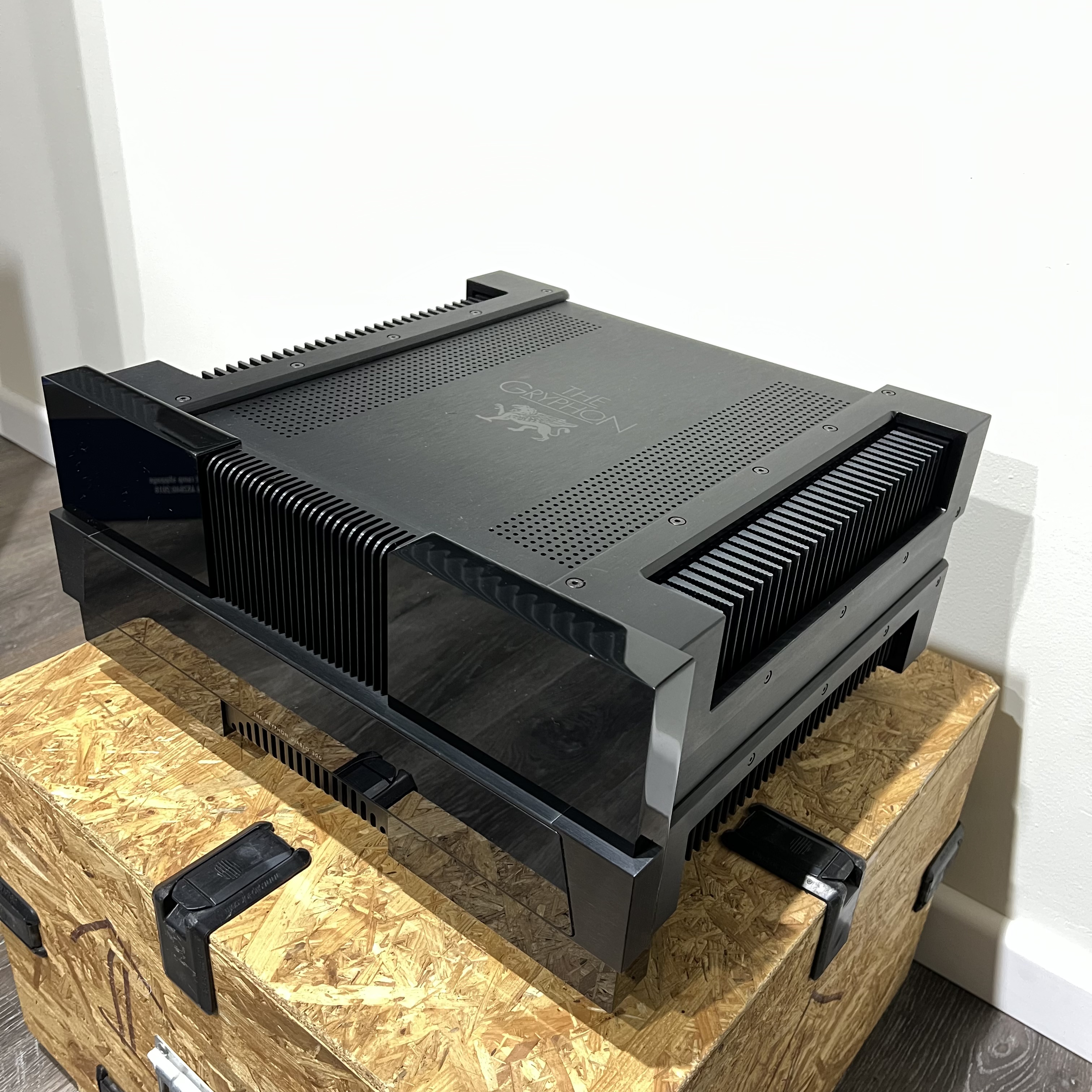 SOLD ELSEWHERE: The Gryphon Diablo 300 Integrate Amplifier - Stereo ...