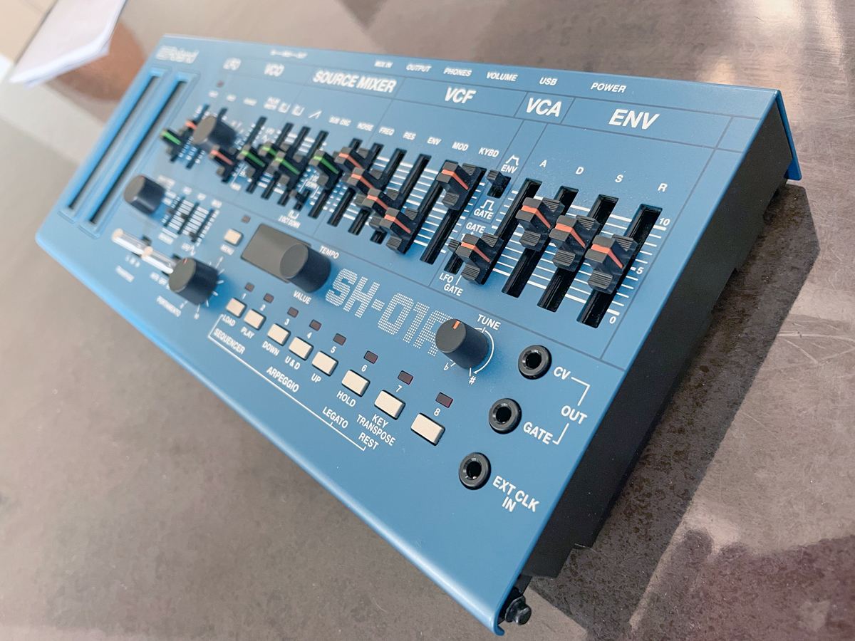 SOLD ELSEWHERE: Roland SH-01A Classic Monosynth in rare blue colour ...