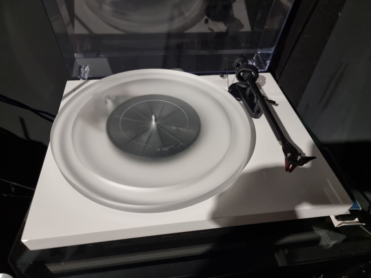 Project debut carbon Turntable with acrylic platter - Stereo, Home ...