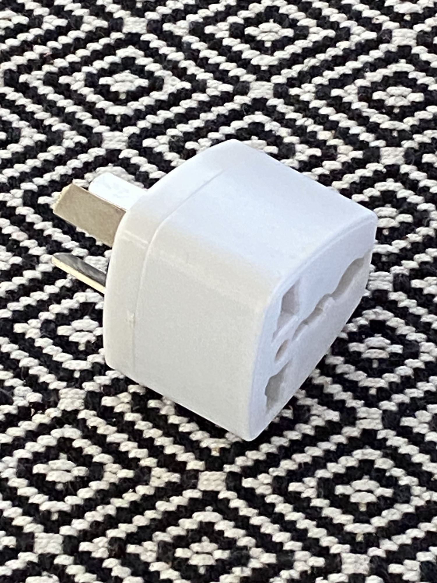 Singapore hand-made Step-down Transformer 240-110V - Hi-Fi and Cinema ...