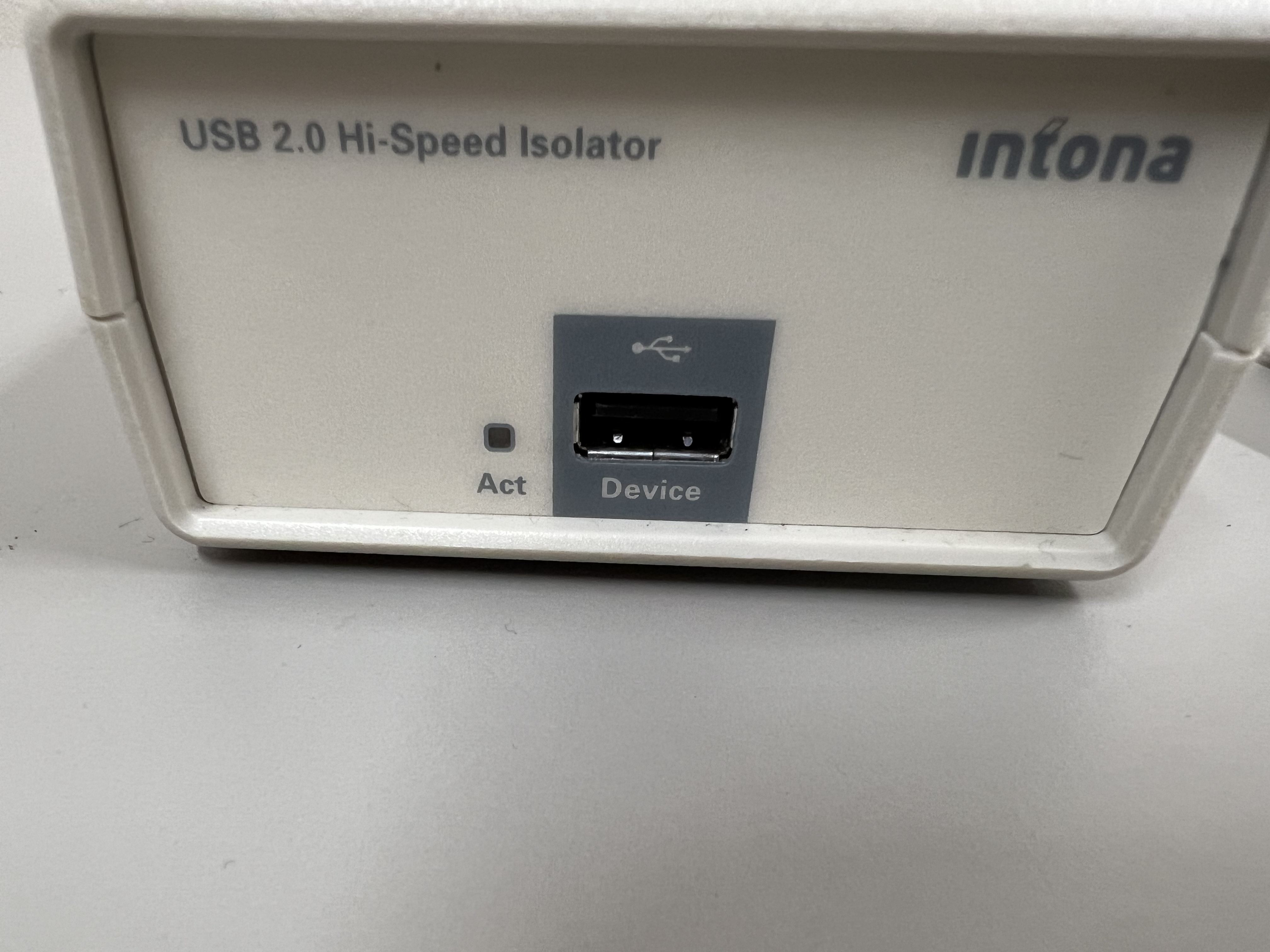 Intona USB 2.0 Isolate - Hi-Fi and Cinema Cables & Accessories - StereoNET