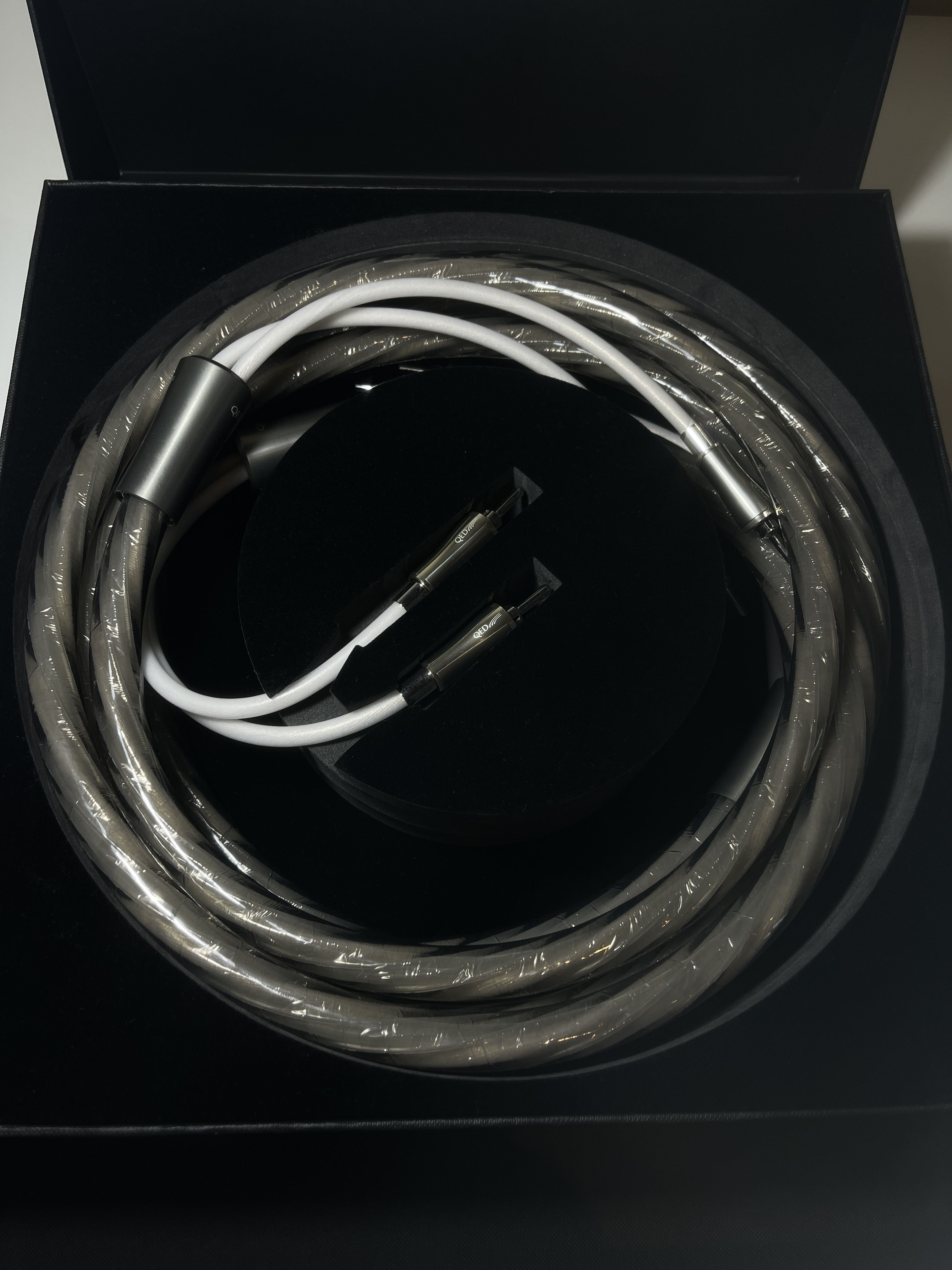 QED Supremus Reference Speaker Cable 3M Banana |﻿ Hi-Fi and Cinema Cables & Accessories