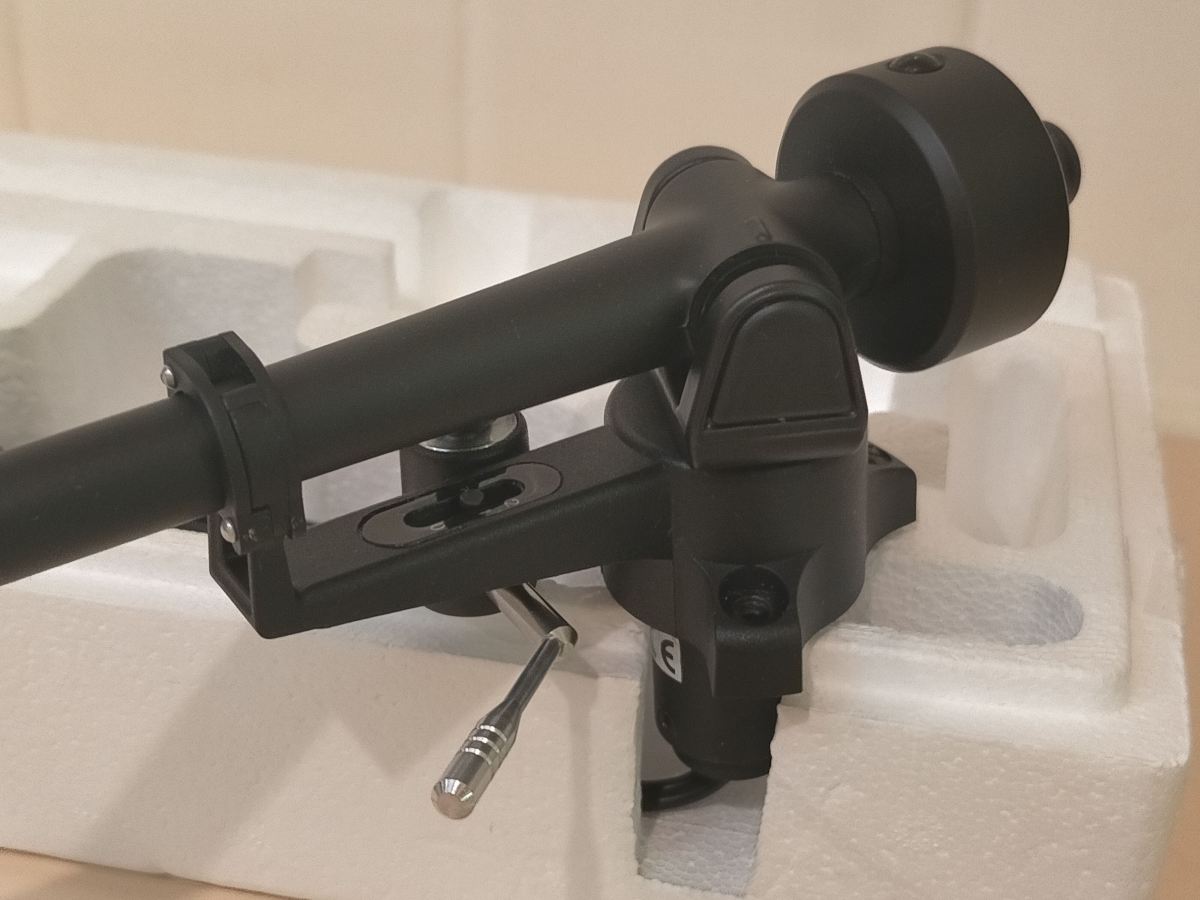 REGA/MOTH RB220 Tonearm - Stereo, Home Cinema, Headphones Components ...