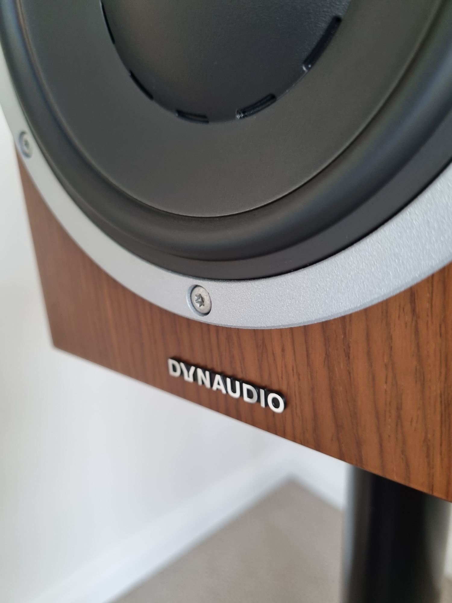 Dynaudio Excite X18 Speakers with Dynaudio Stand 3X Pair - Stereo, Home ...