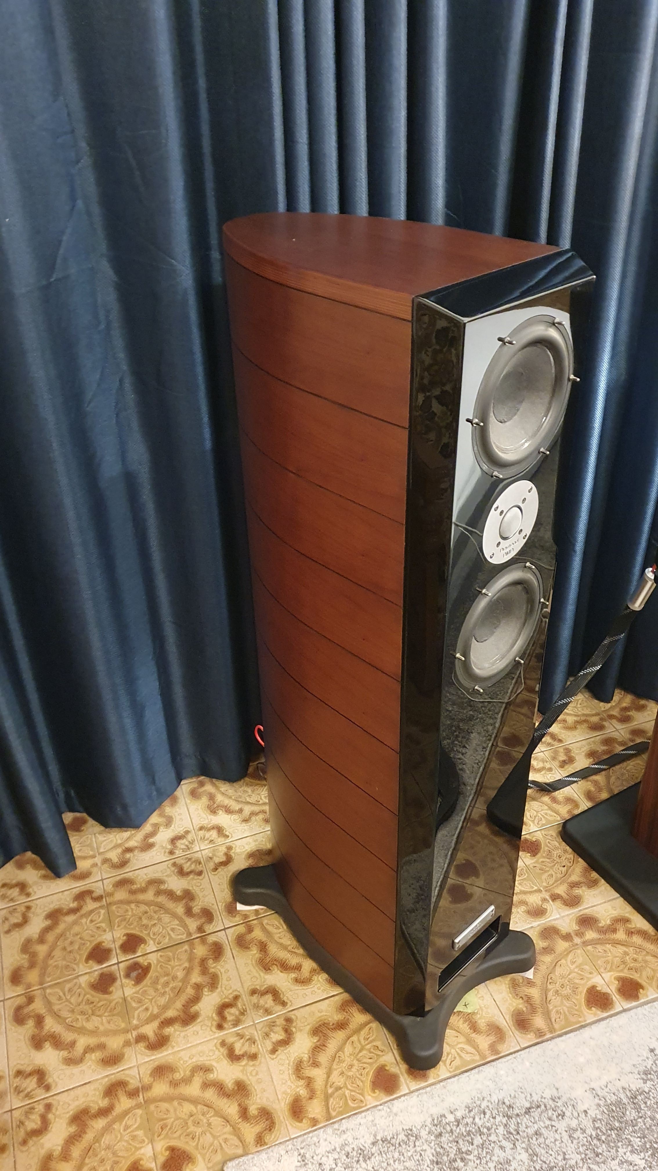 Usher Dancer Mini 2 DMD Floor-standing speaker - Stereo, Home Cinema ...