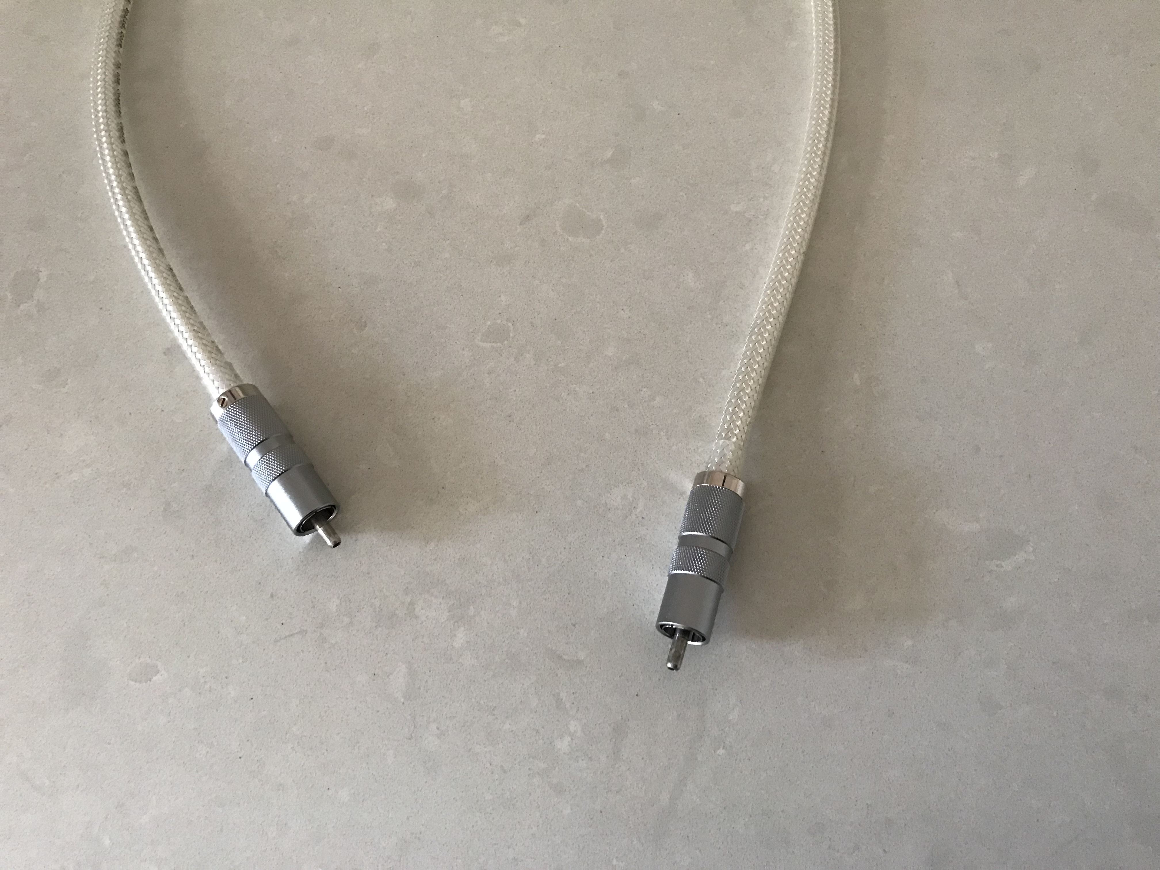 Oyaide AZ-910 RCA interconnect 0.75 mt - Hi-Fi and Cinema Cables ...