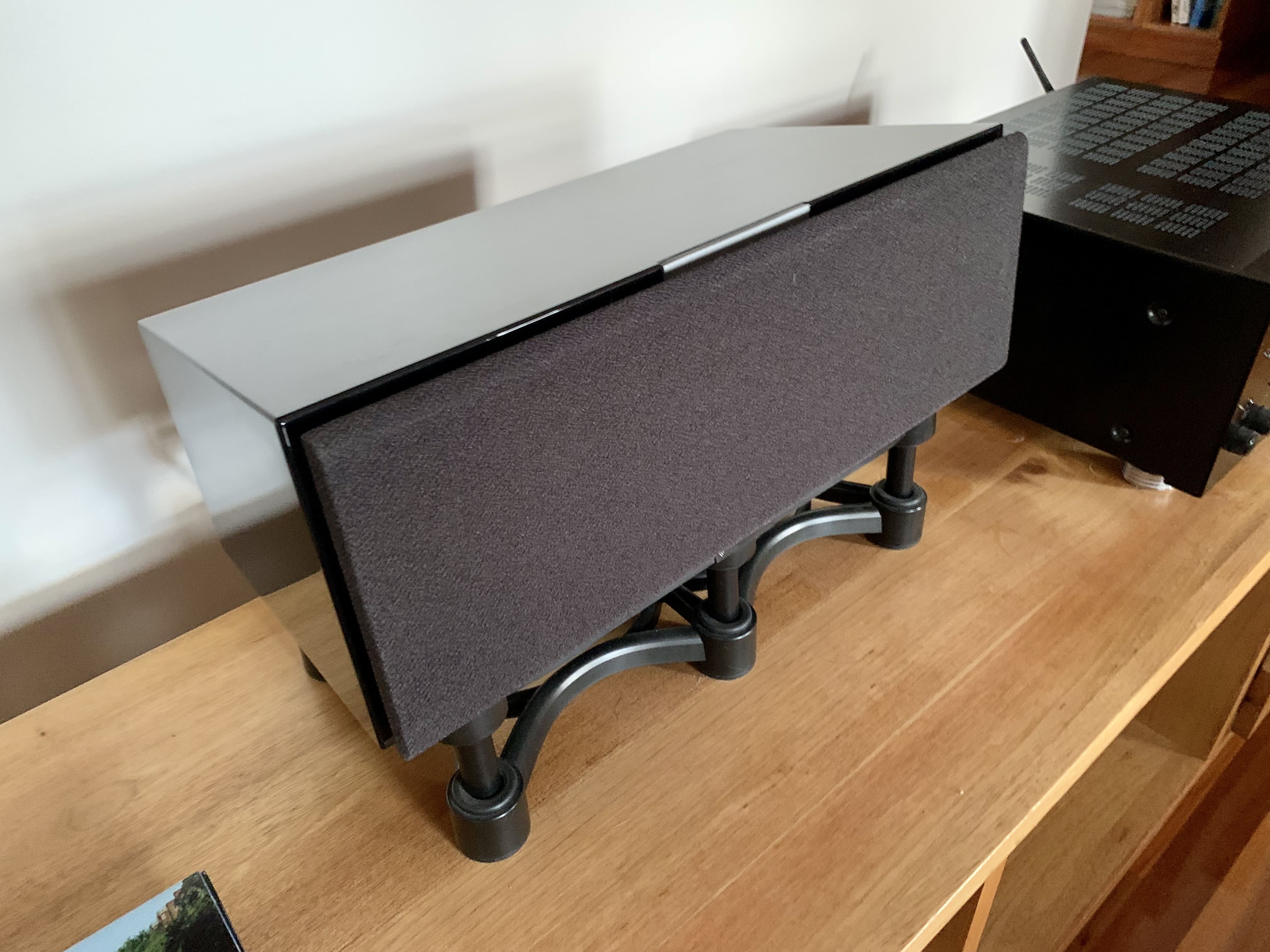 Yamaha Soavo Concept - with IsoAcoustic stand - Stereo, Home Cinema ...